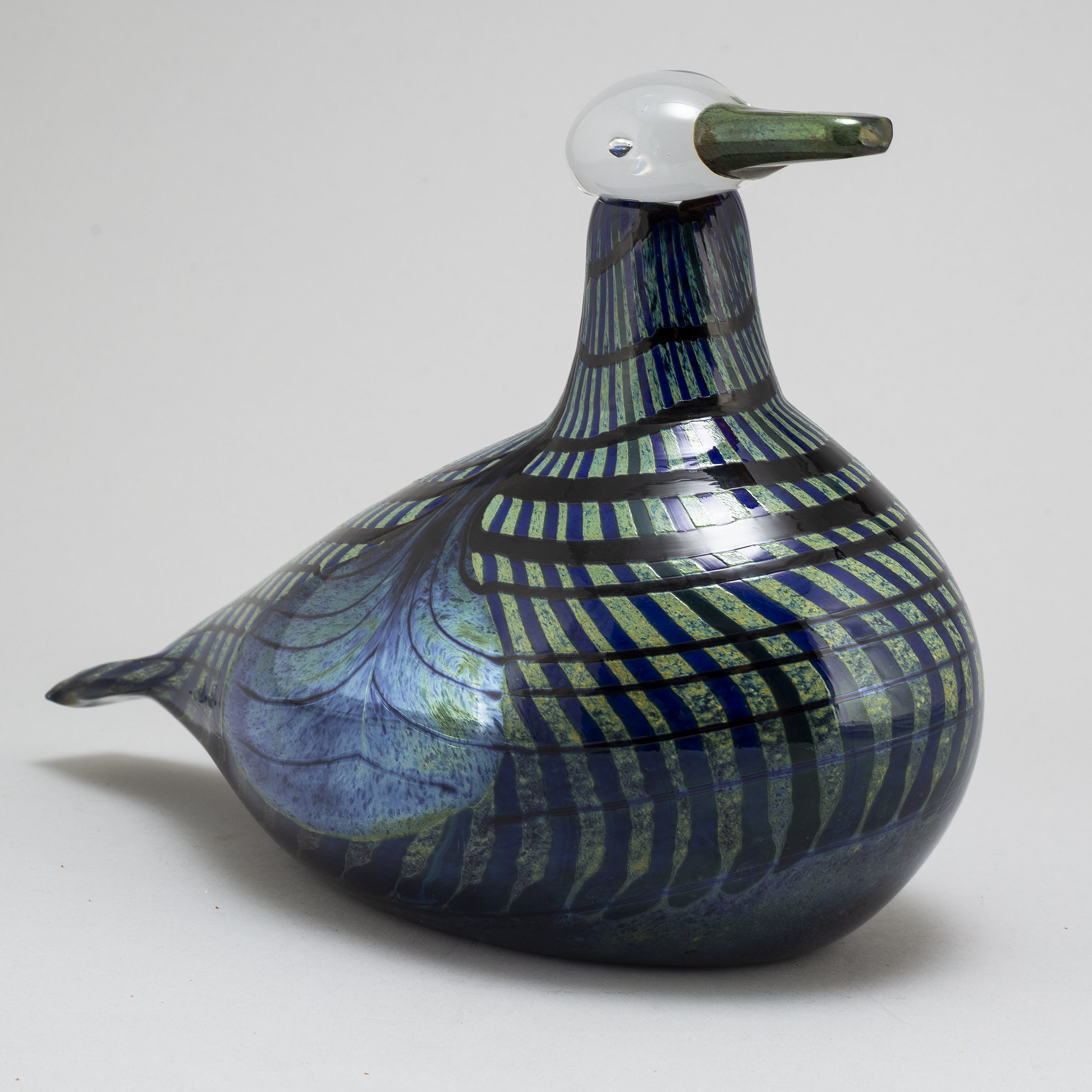 A glass bird, signed Oiva Toikka, Nuutajärvi Notsjö, 601/1000. - Bukowskis