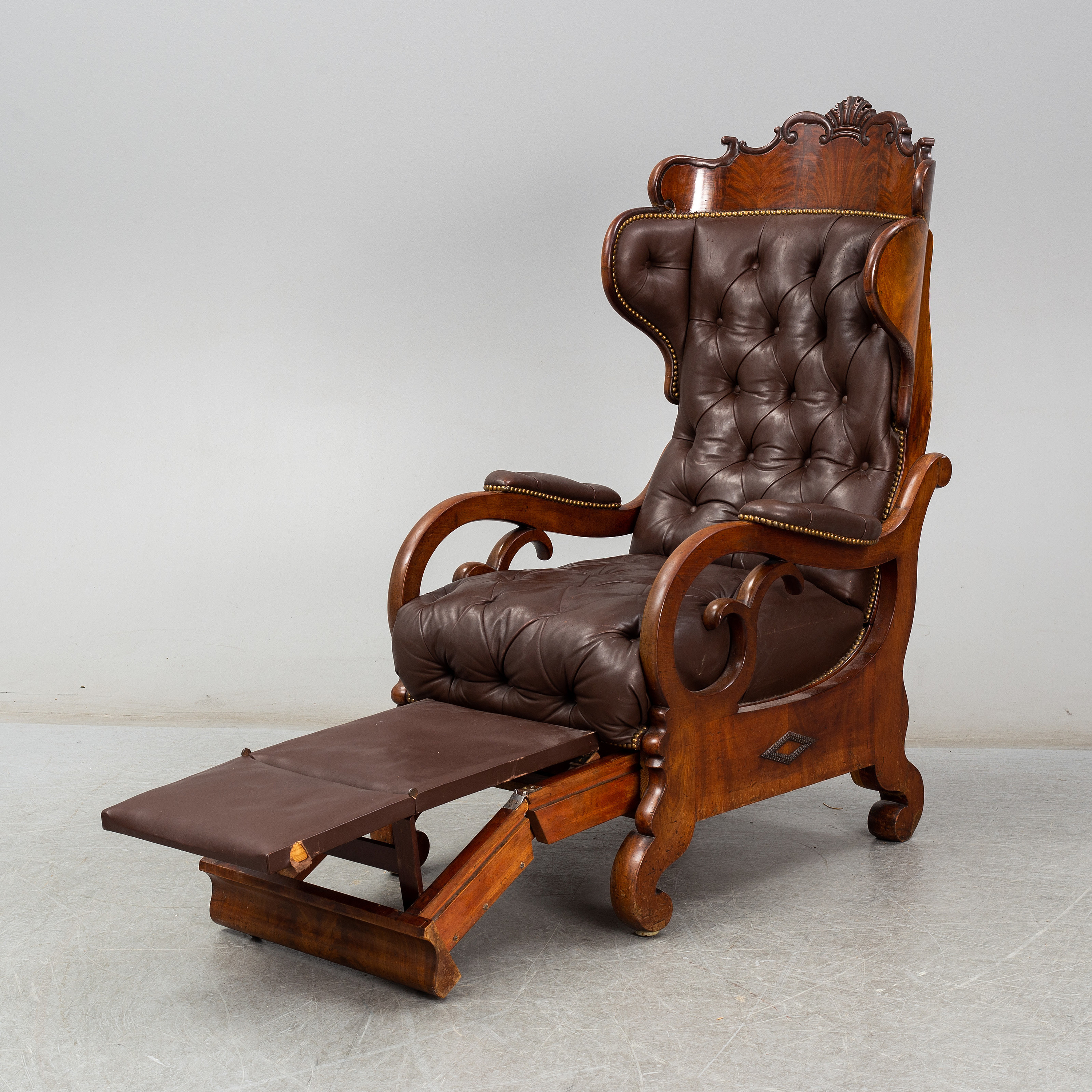 A mid 19th century Central European reading chair. - Bukowskis