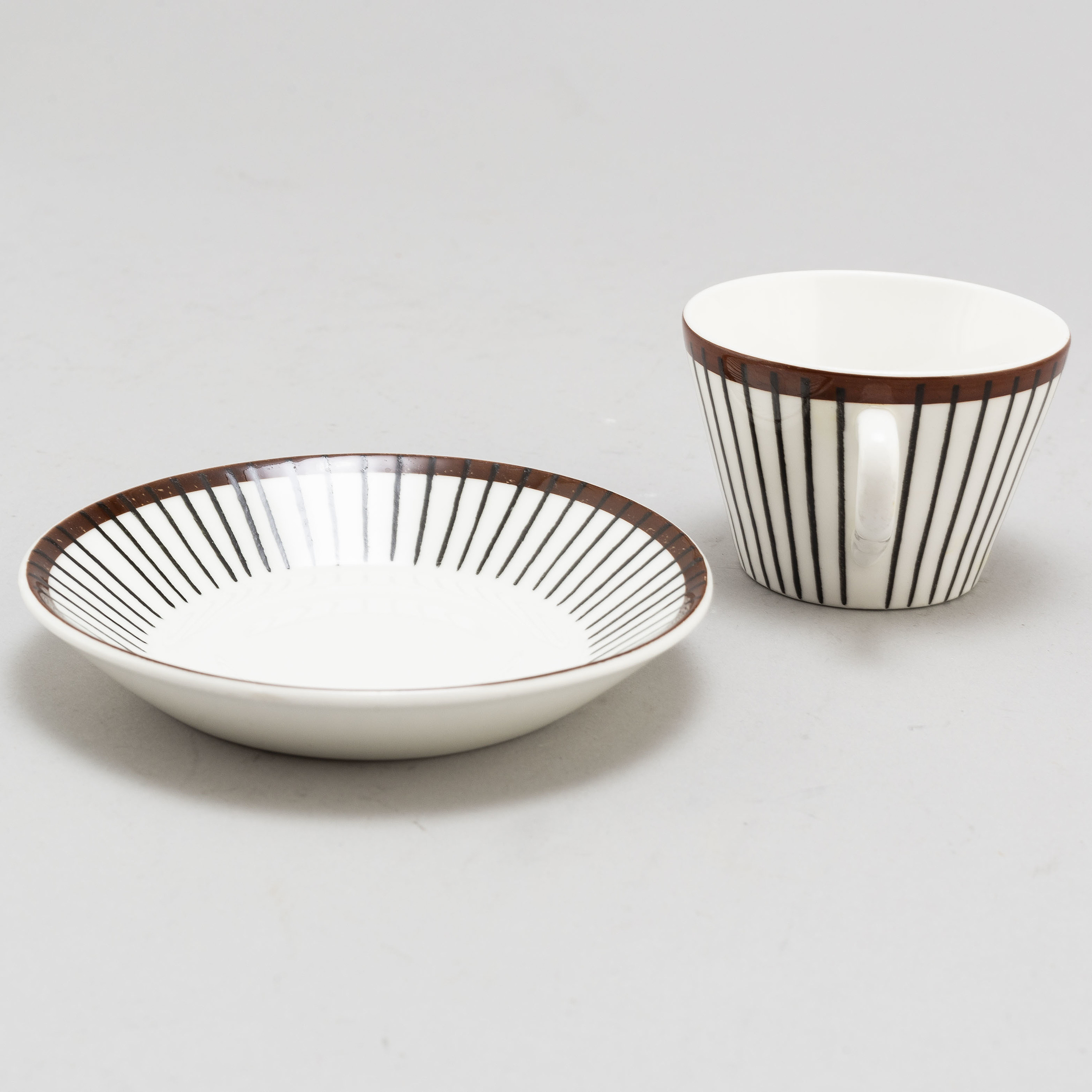 STIG LINDBERG, a part 'Spisa Ribb' creamware coffee service, from ...
