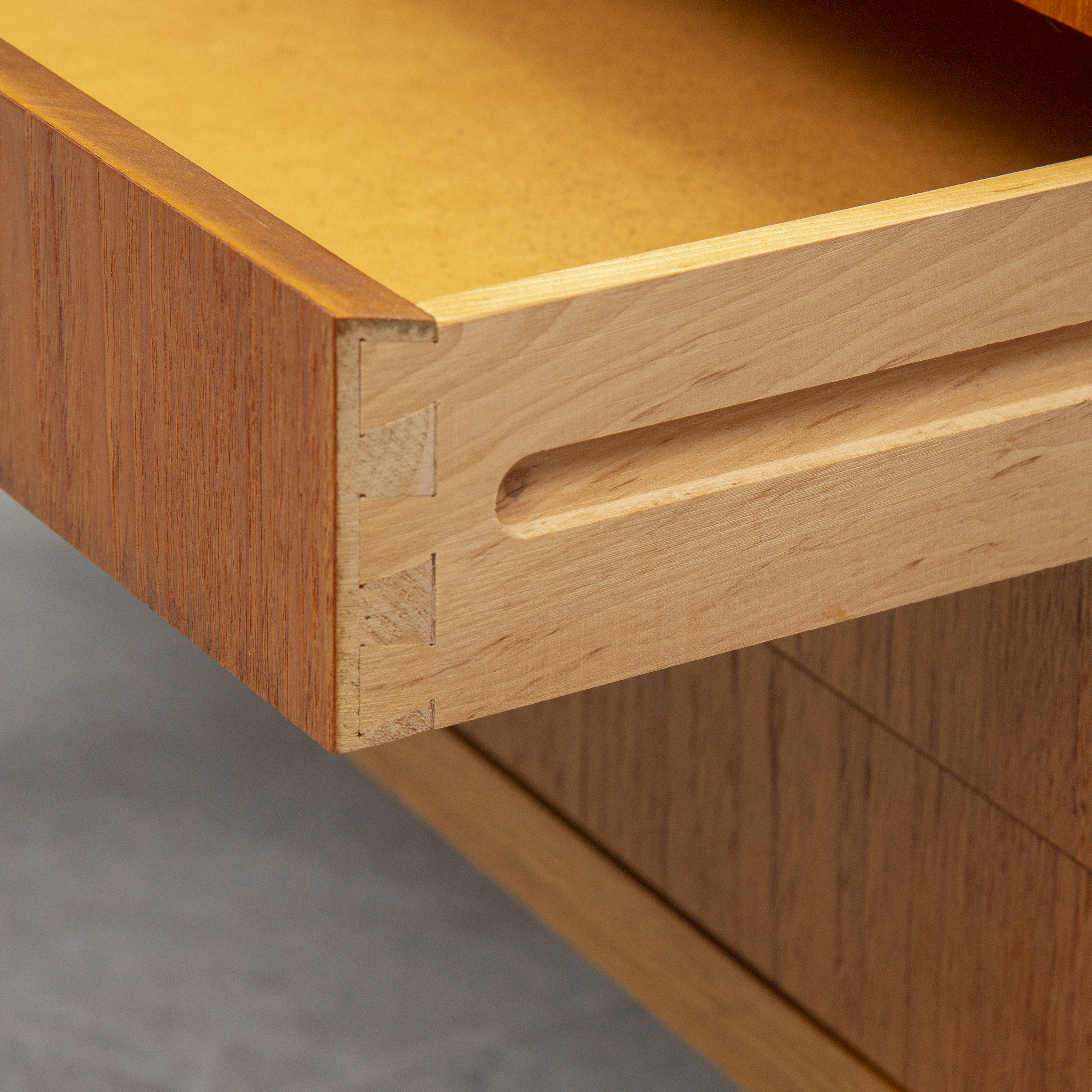 A 1950s/1960s teak veneered sideboard. - Bukowskis