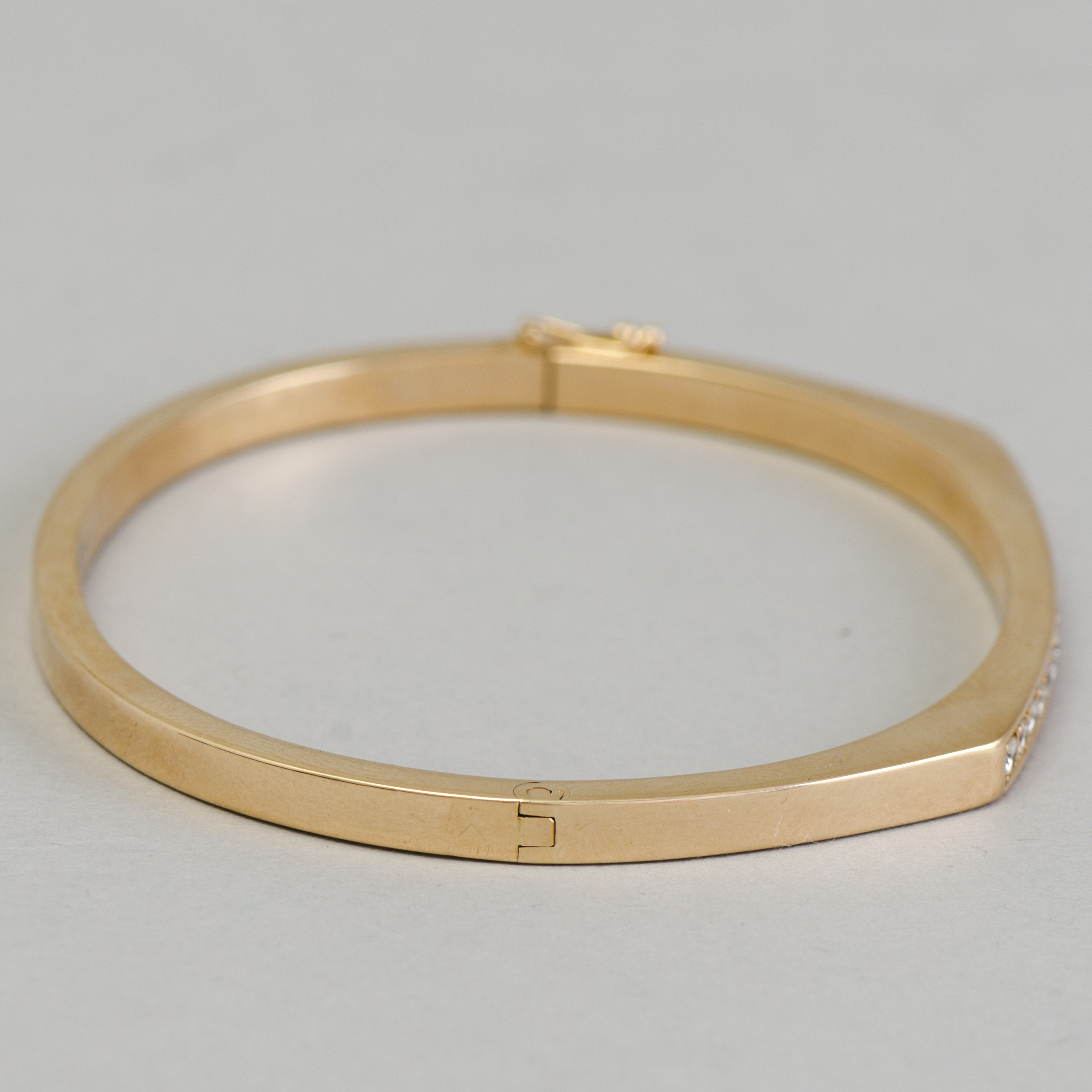 ARMRING 14k guld med 17 små briljantslipade diamanter. - Bukowskis