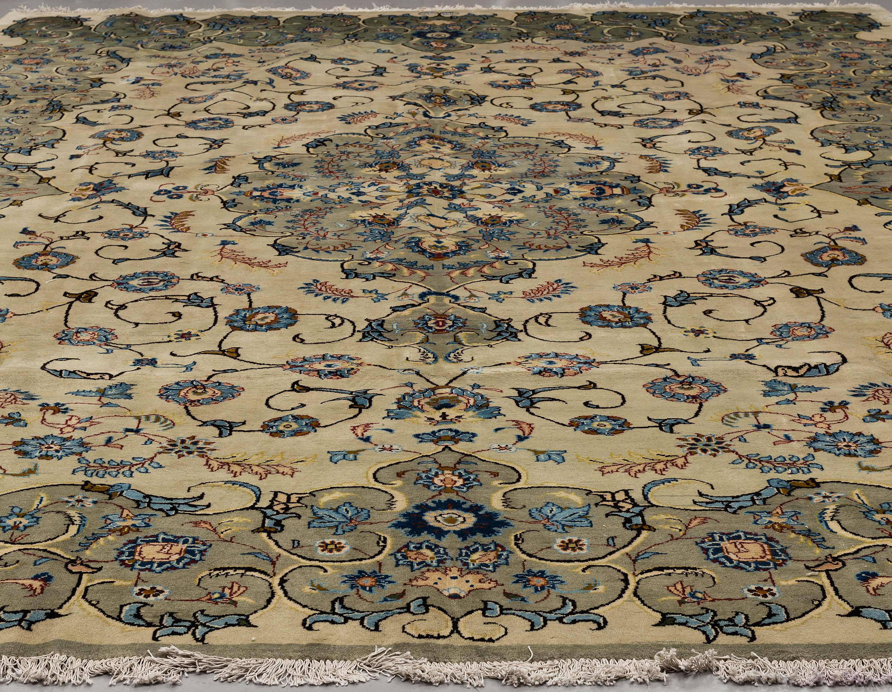 MATTA, sk Royal Keshan, ca 448 x 317 cm. - Bukowskis