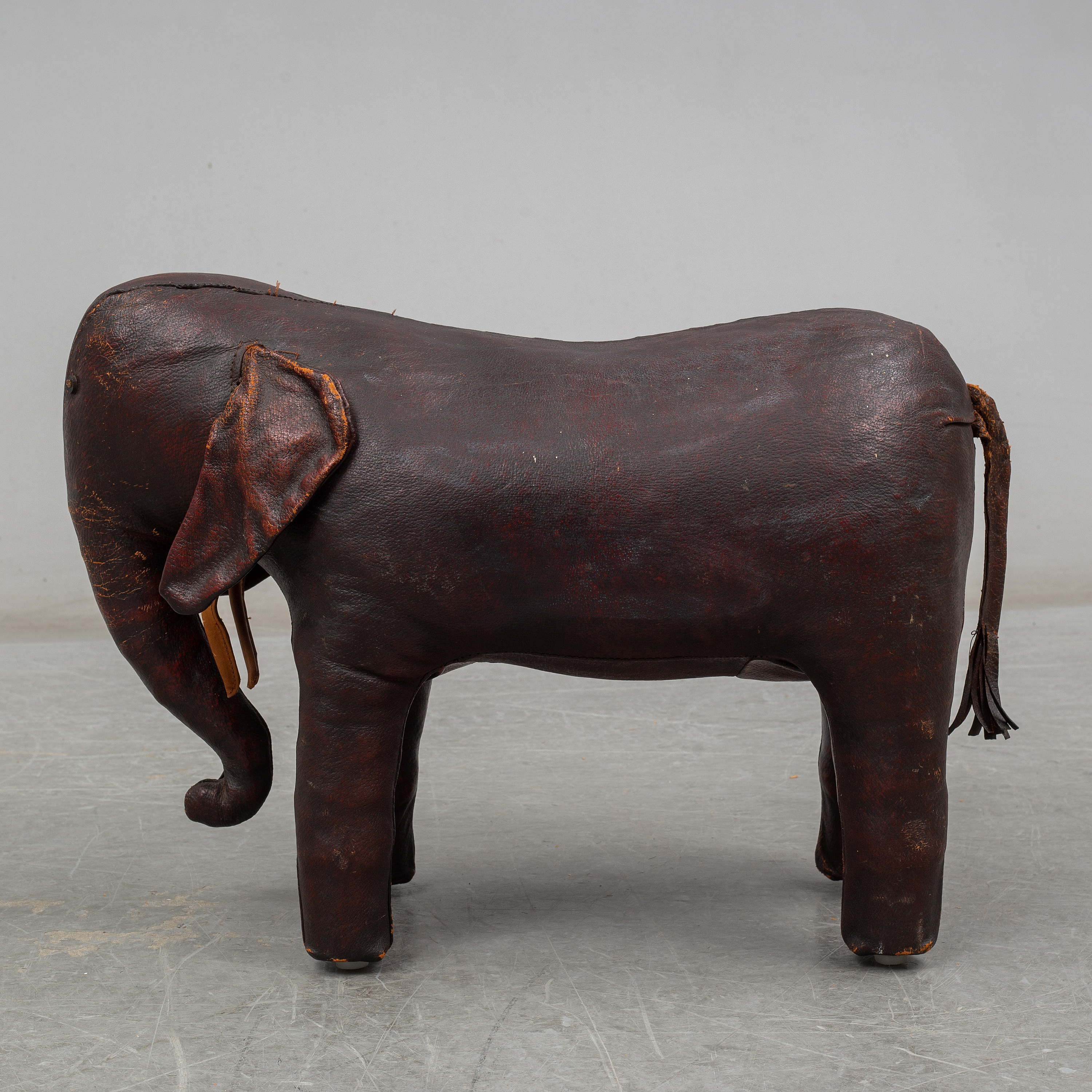 DIMITRI OMERSA & CO, a leather foot stool. - Bukowskis