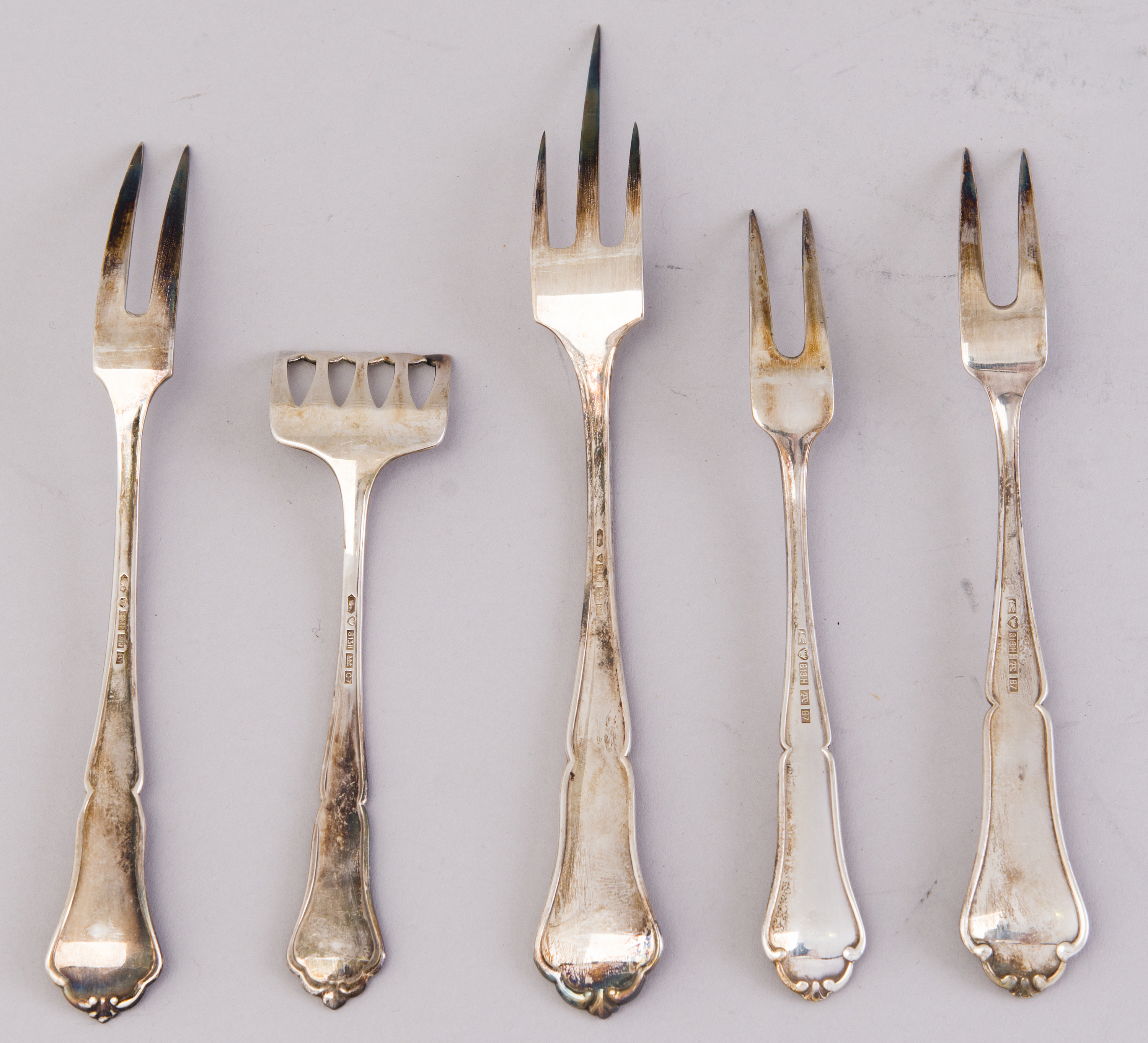 BESTICKUPPSÄTTNING, 101 delar, silver, "Chippendale", Finland. - Bukowskis