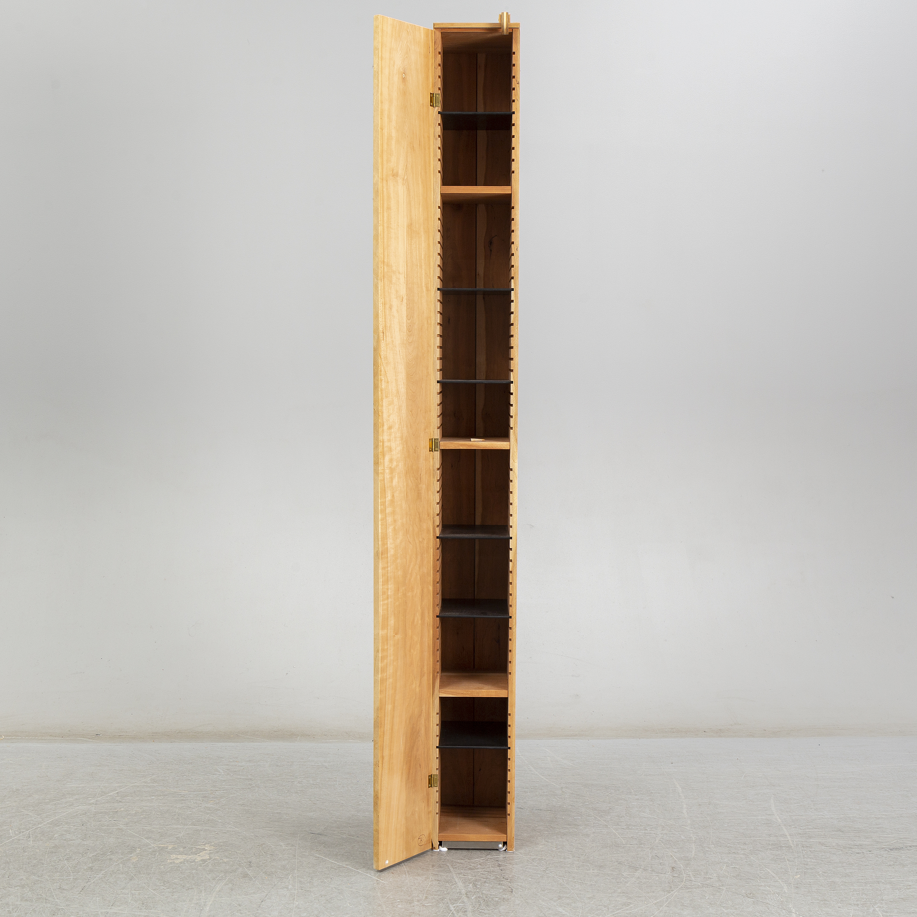 JOHN KANDELL, skåp, "Solitär", Källemo. - Bukowskis