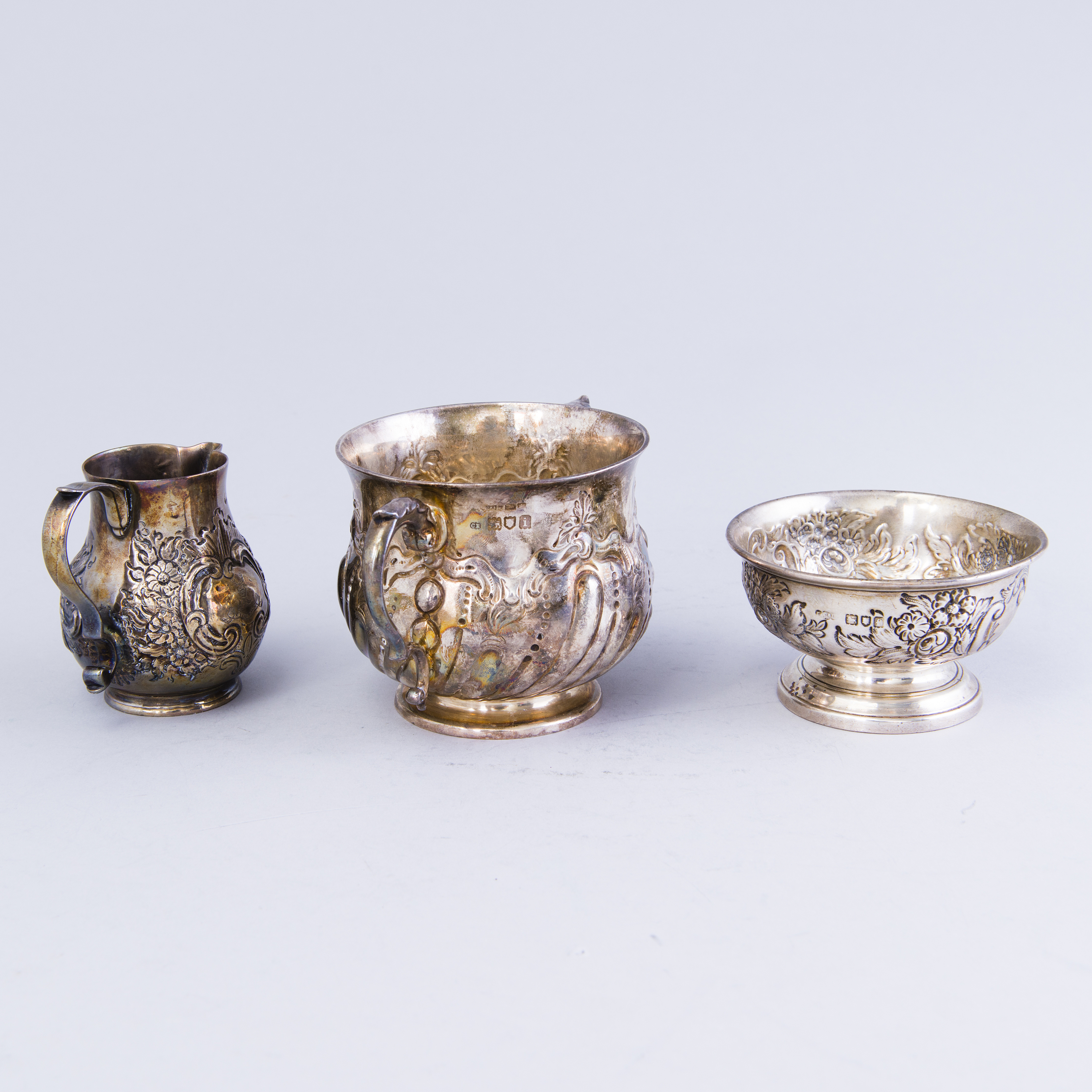 FOUR SILVER OBJECTS, England 18th-20th century. - Bukowskis