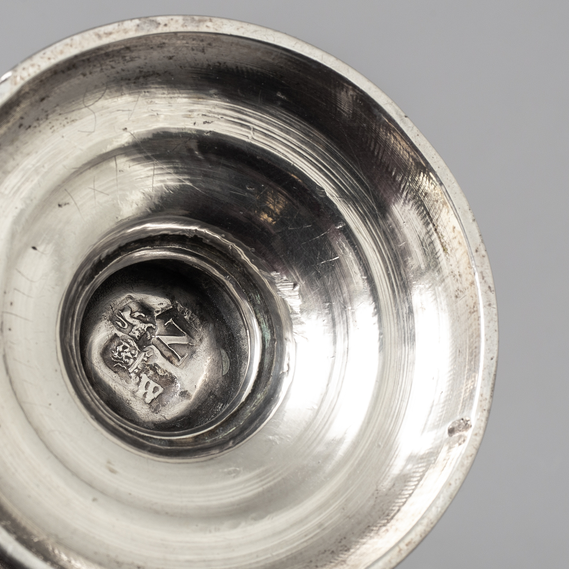 A silver sugar shaker. London 19th century. - Bukowskis