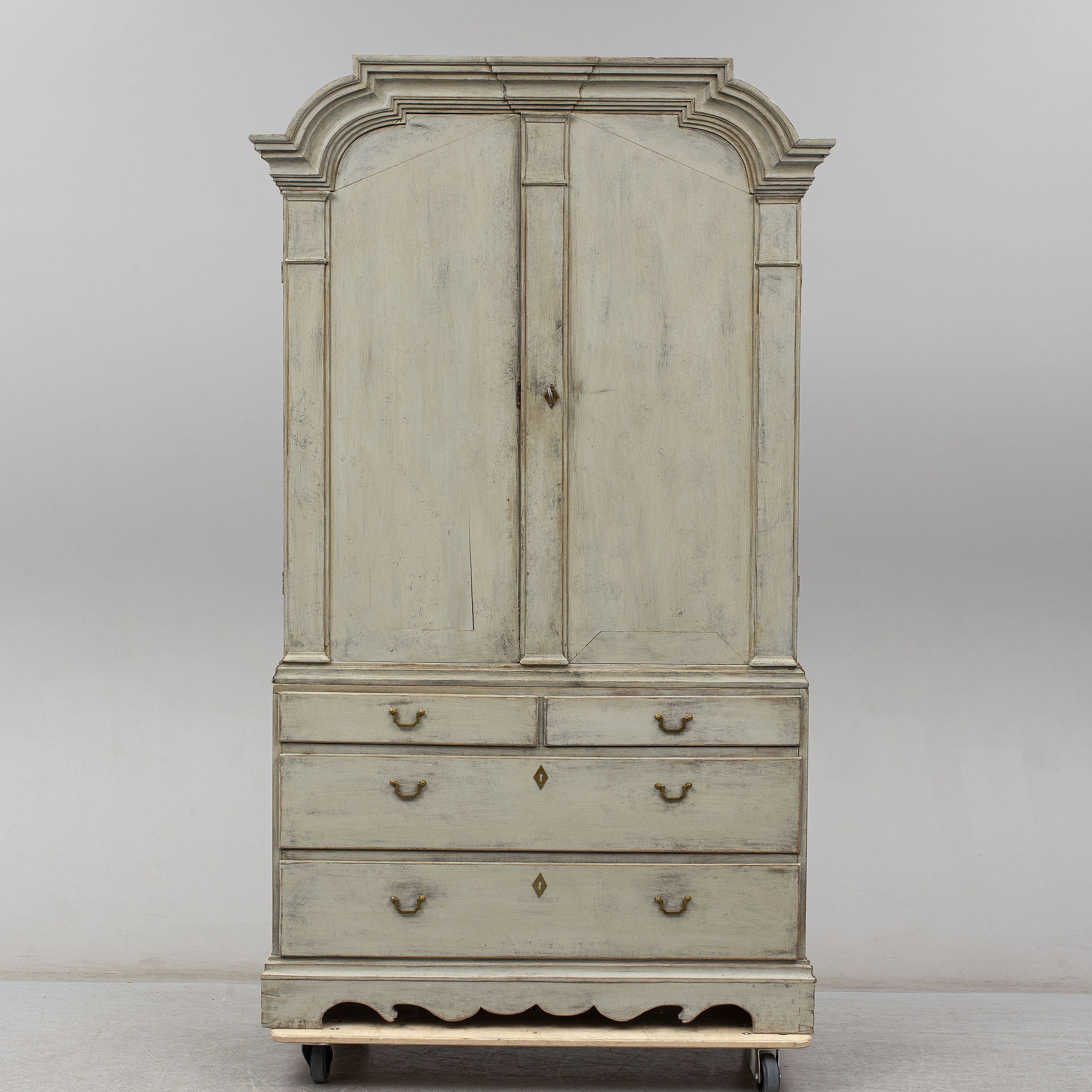 A Rococo cabinet. - Bukowskis