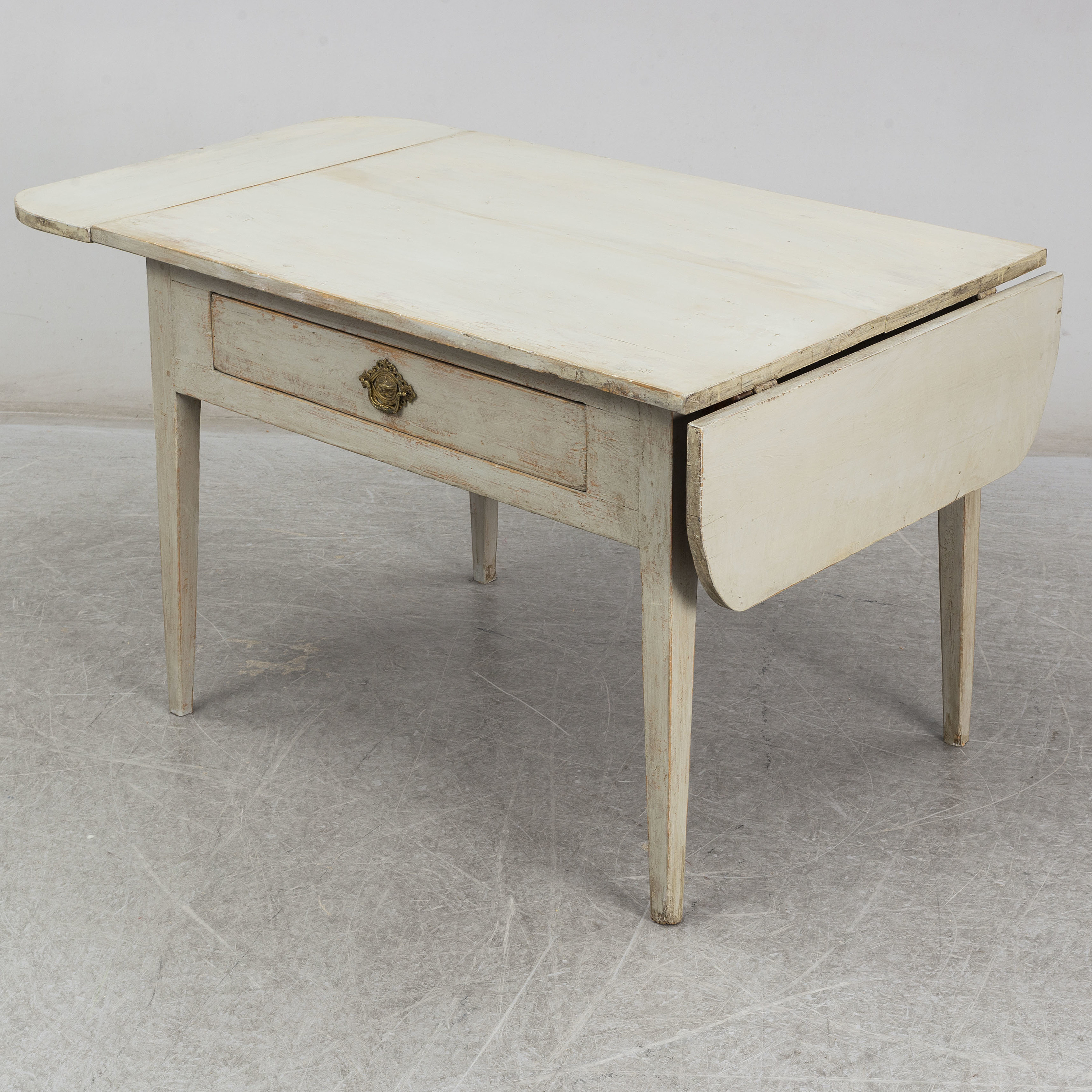 An early 19t Century folding table. - Bukowskis