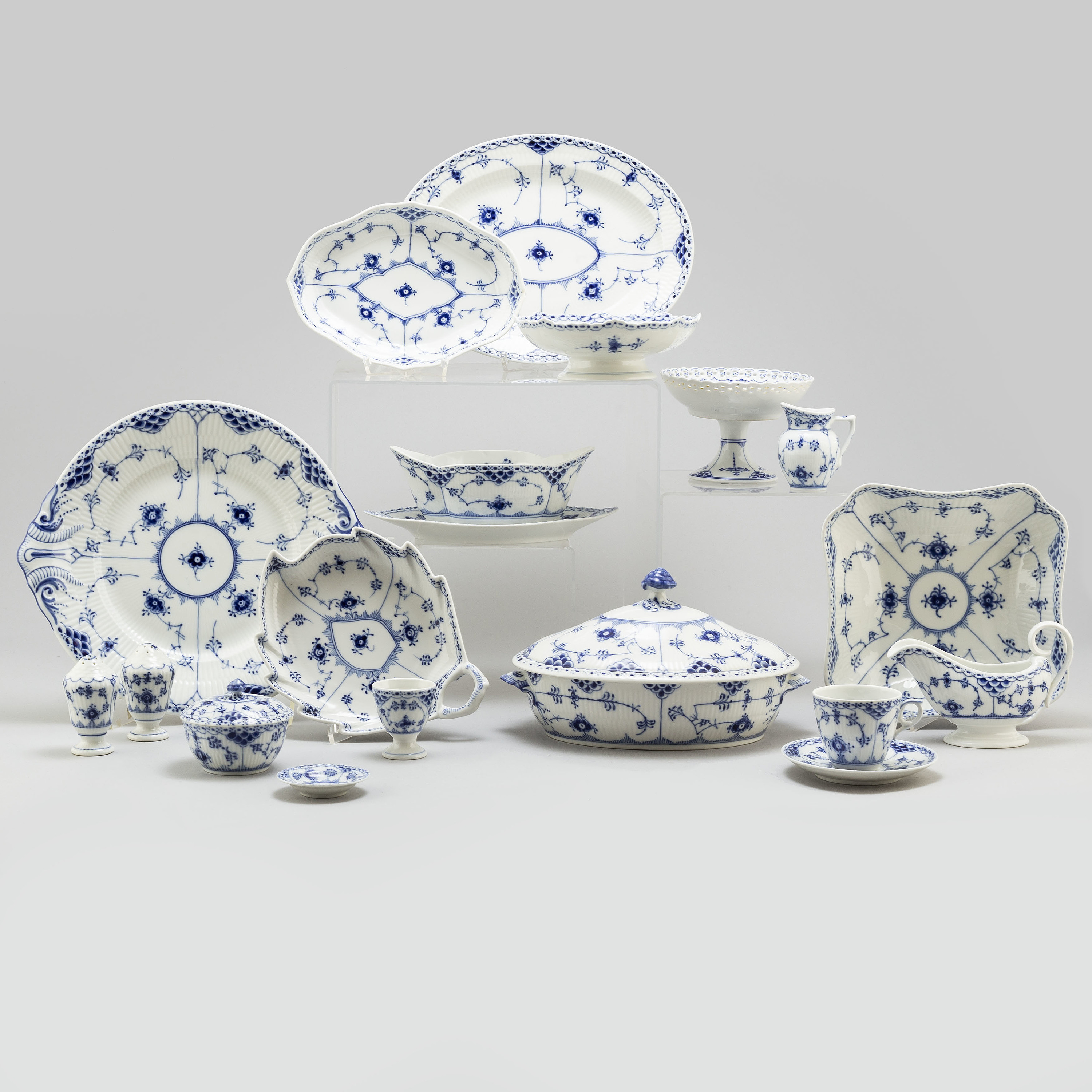 ROYAL COPENHAGEN, a 'Musselmalet/blue fluted lace' 53 part coffee and ...