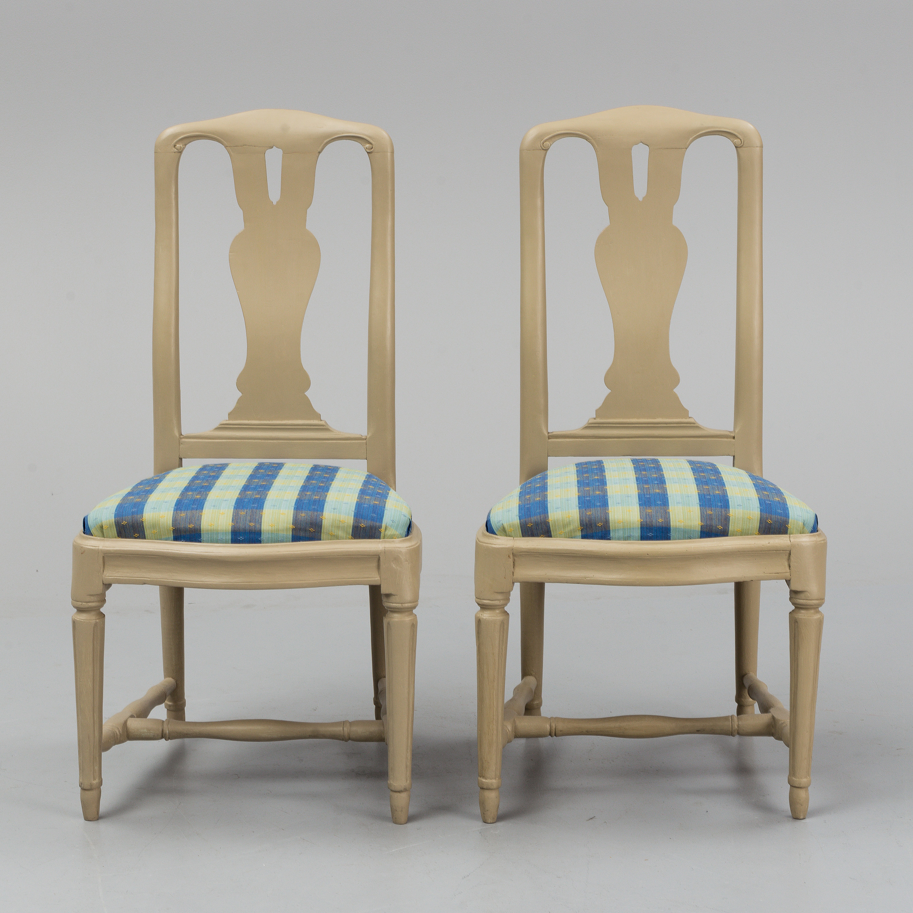 A pair of Swedish chairs, ca 1770. - Bukowskis