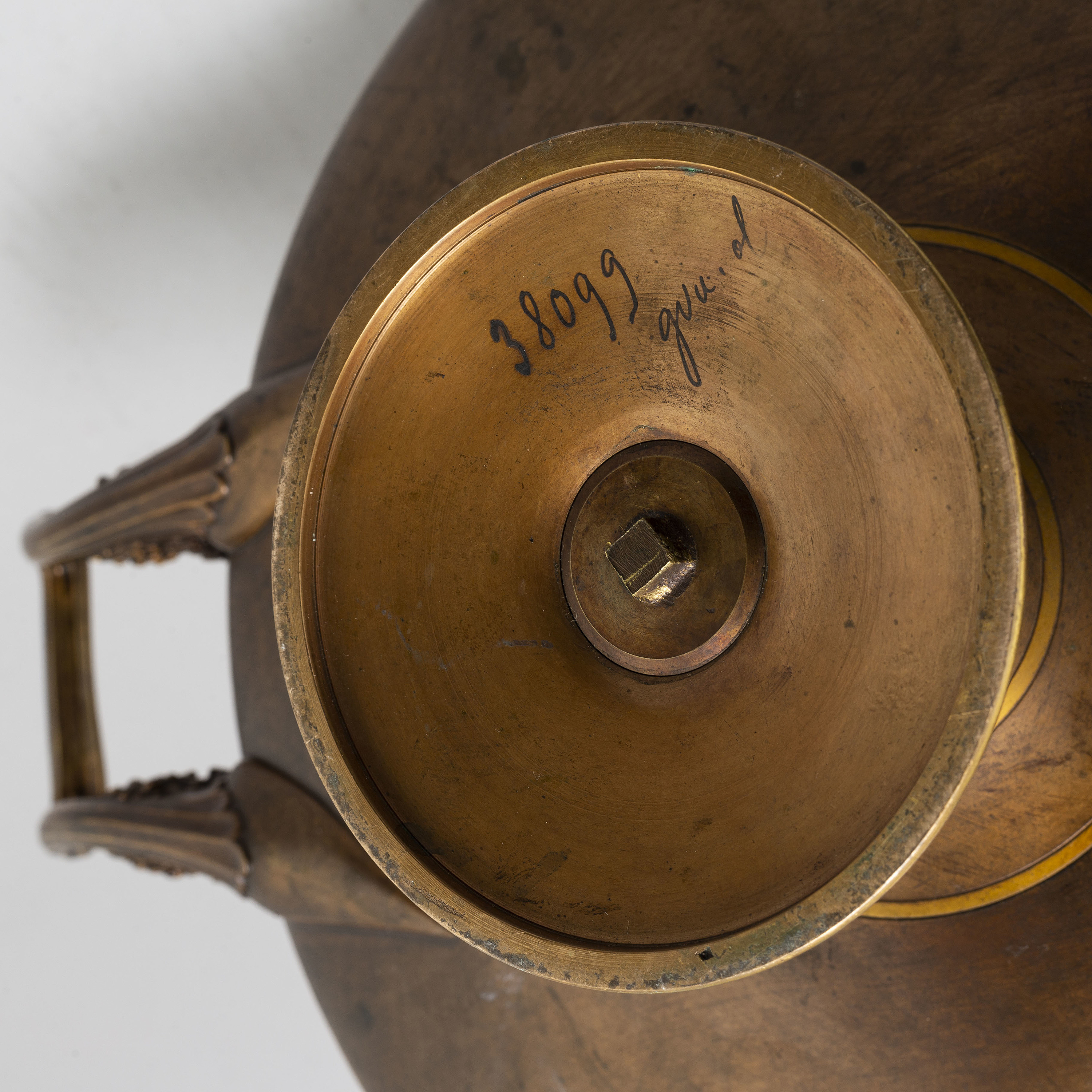 F. BARBEDIENNE & F. LE VILLAIN, a french bronze tazza ca 1900. - Bukowskis