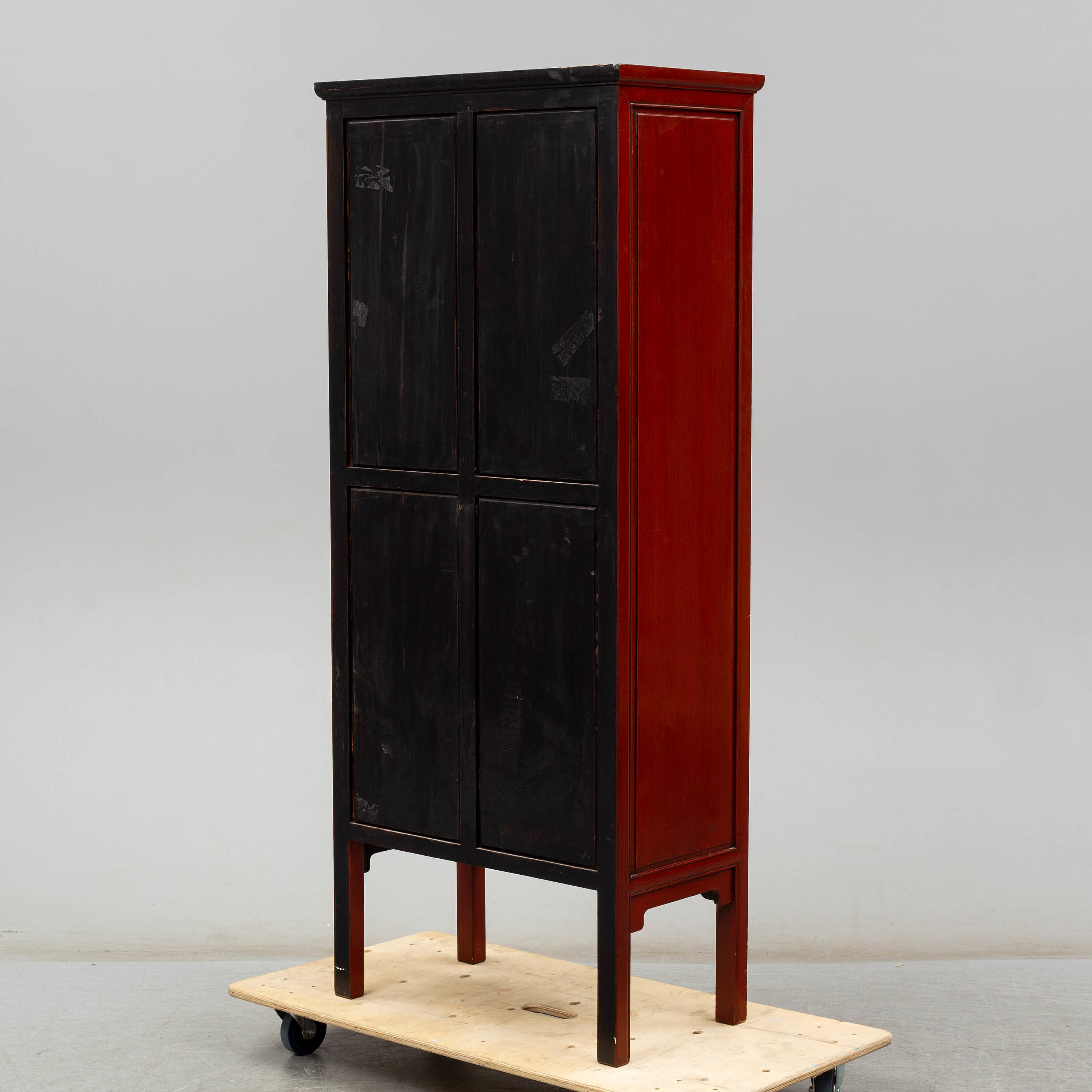 A modern chinese cupboard. - Bukowskis