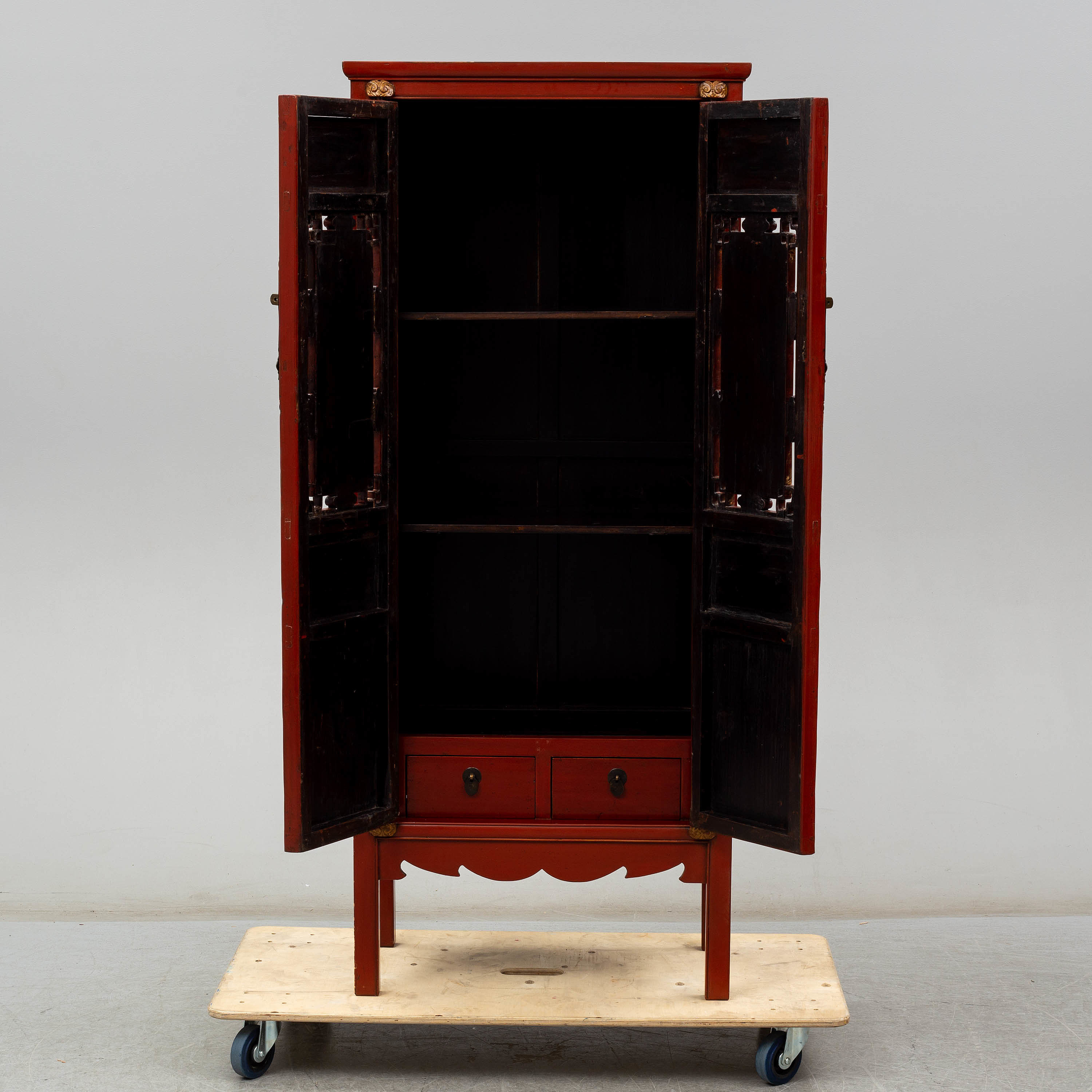 A modern chinese cupboard. - Bukowskis