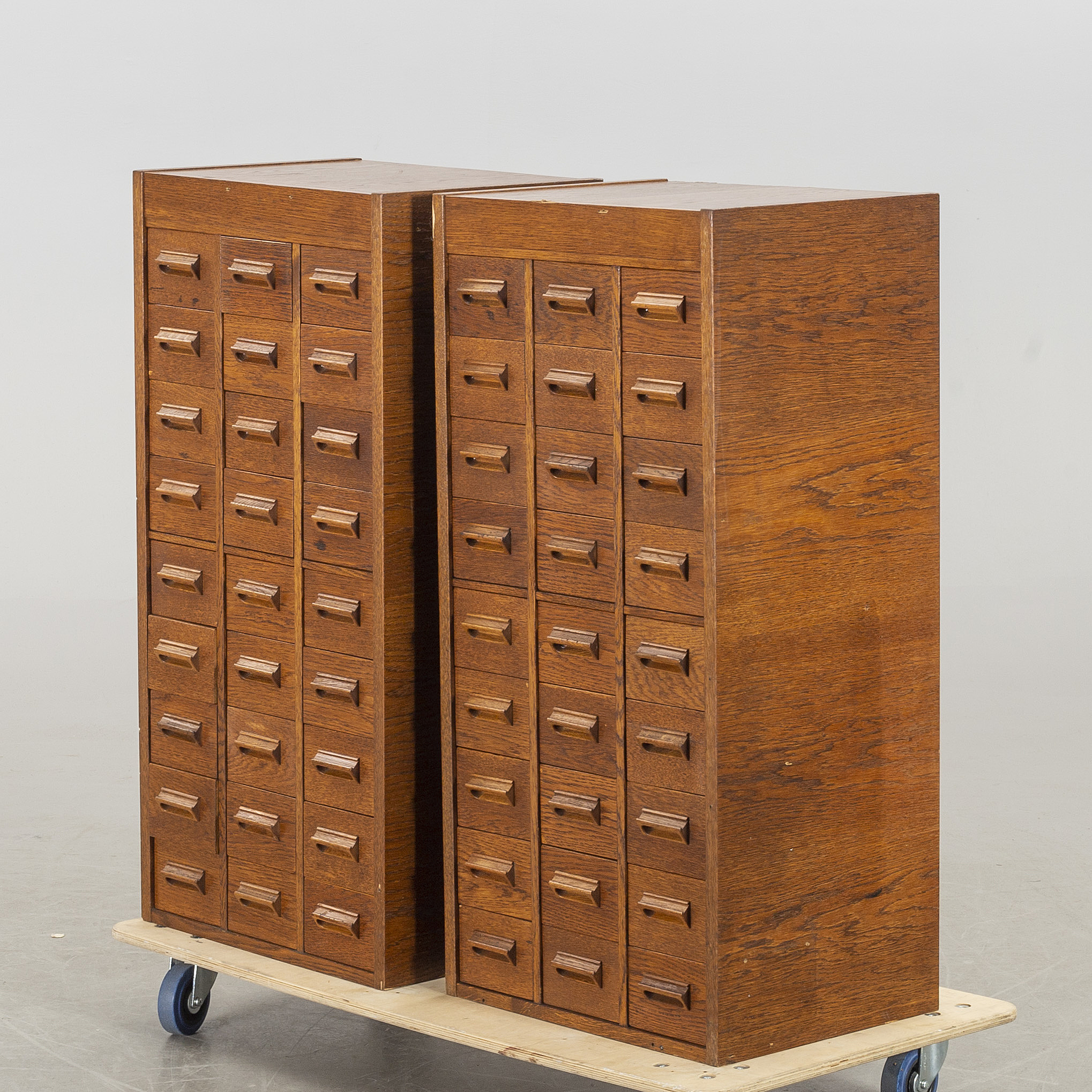 A pair of oak archive cupboards first half of the 20th century. - Bukowskis