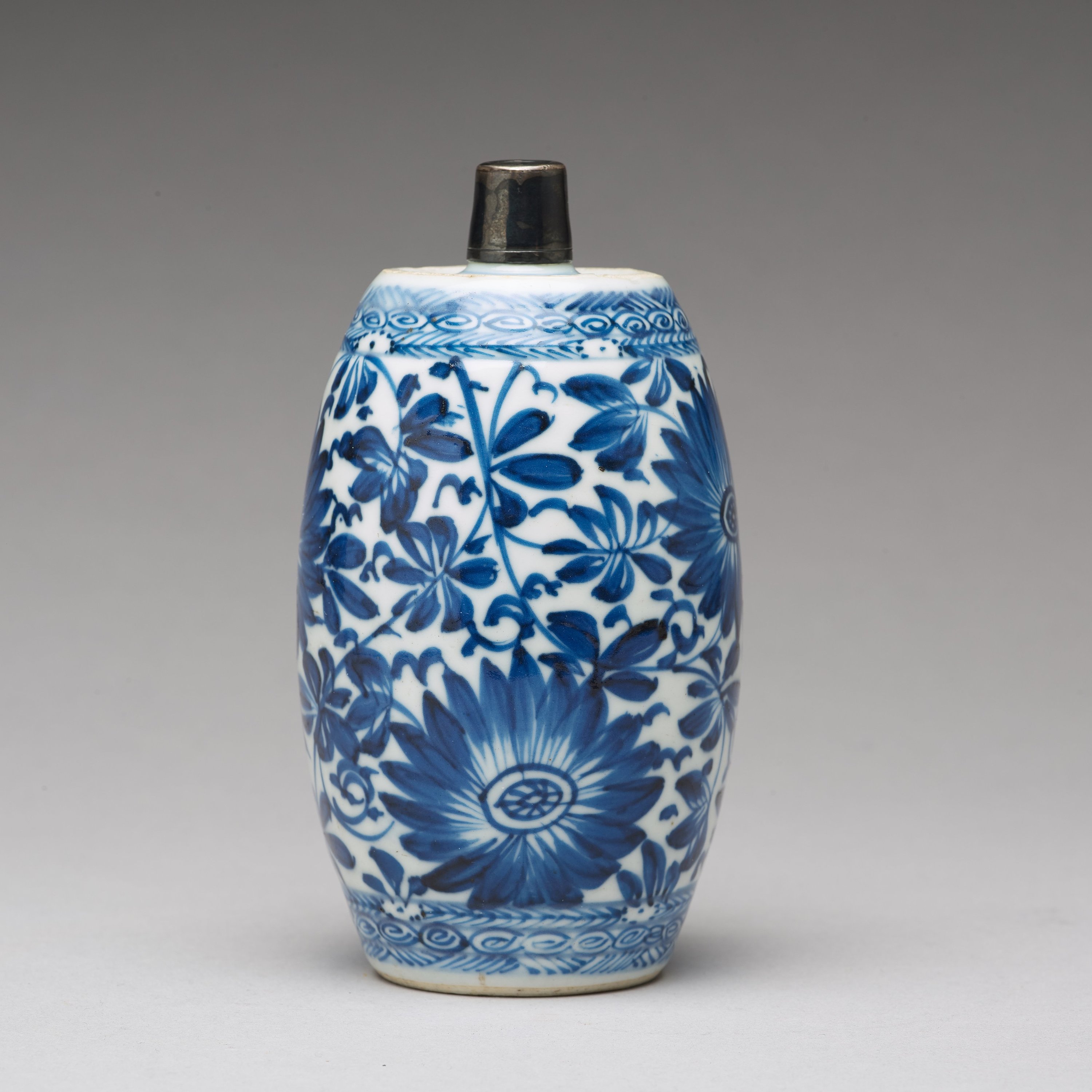 A blue and white Genever bottle, Qing dynasty, Kangxi (1662-1722 ...