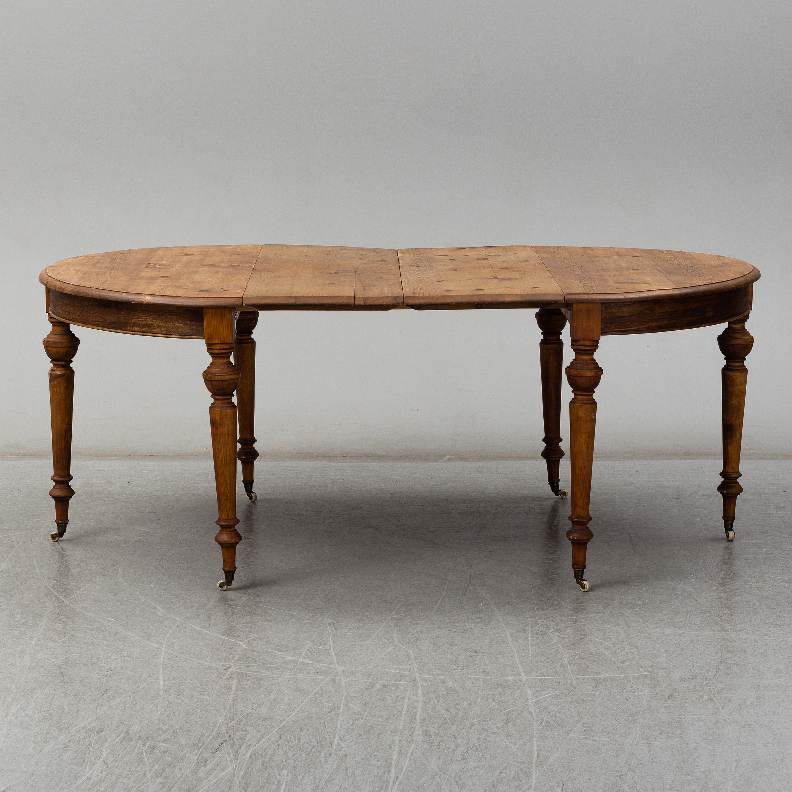 A ca 1900 dining table in two parts, two leaves included. - Bukowskis