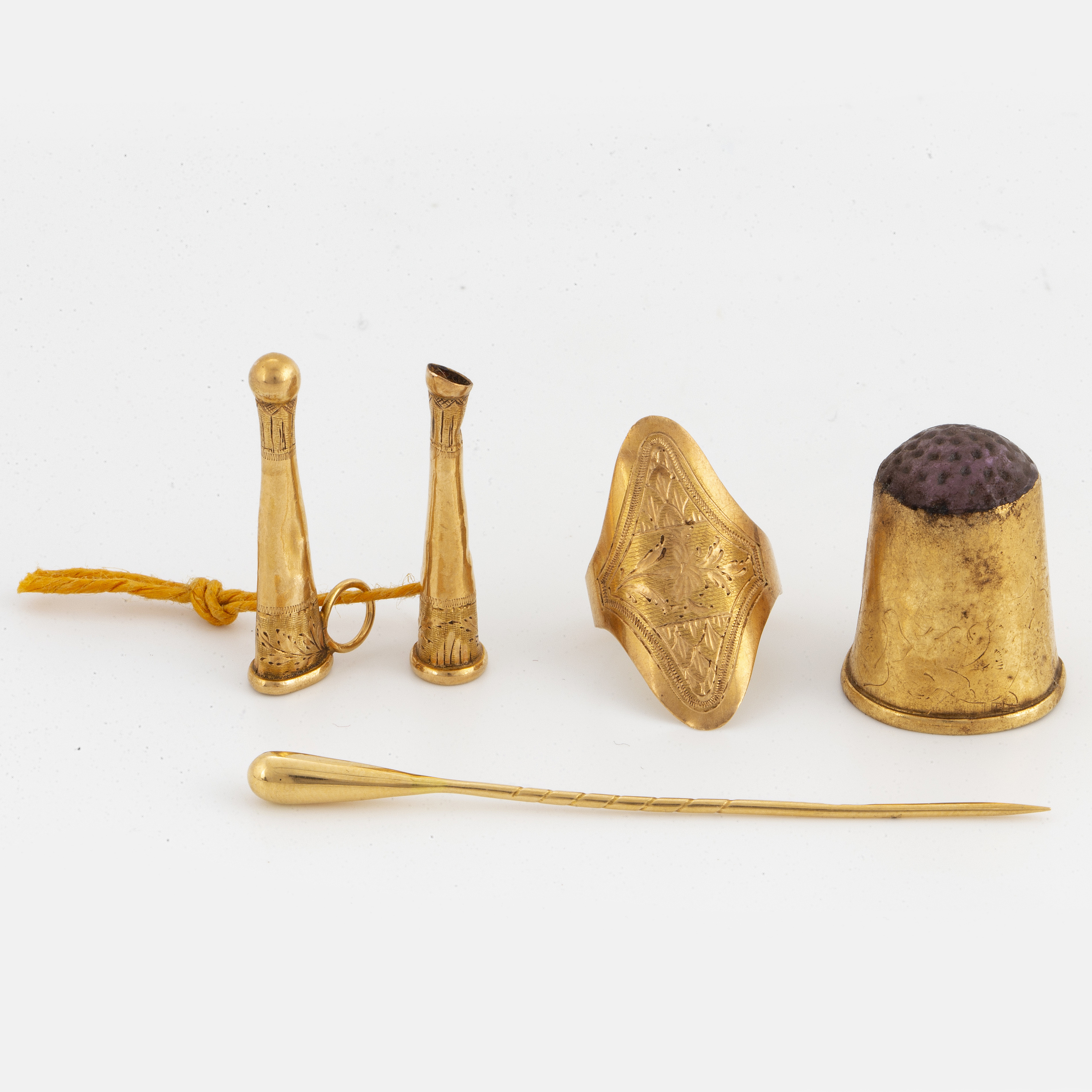 FINGERBORG, NÅL, RING SAMT HÄNGEN, guld. - Bukowskis