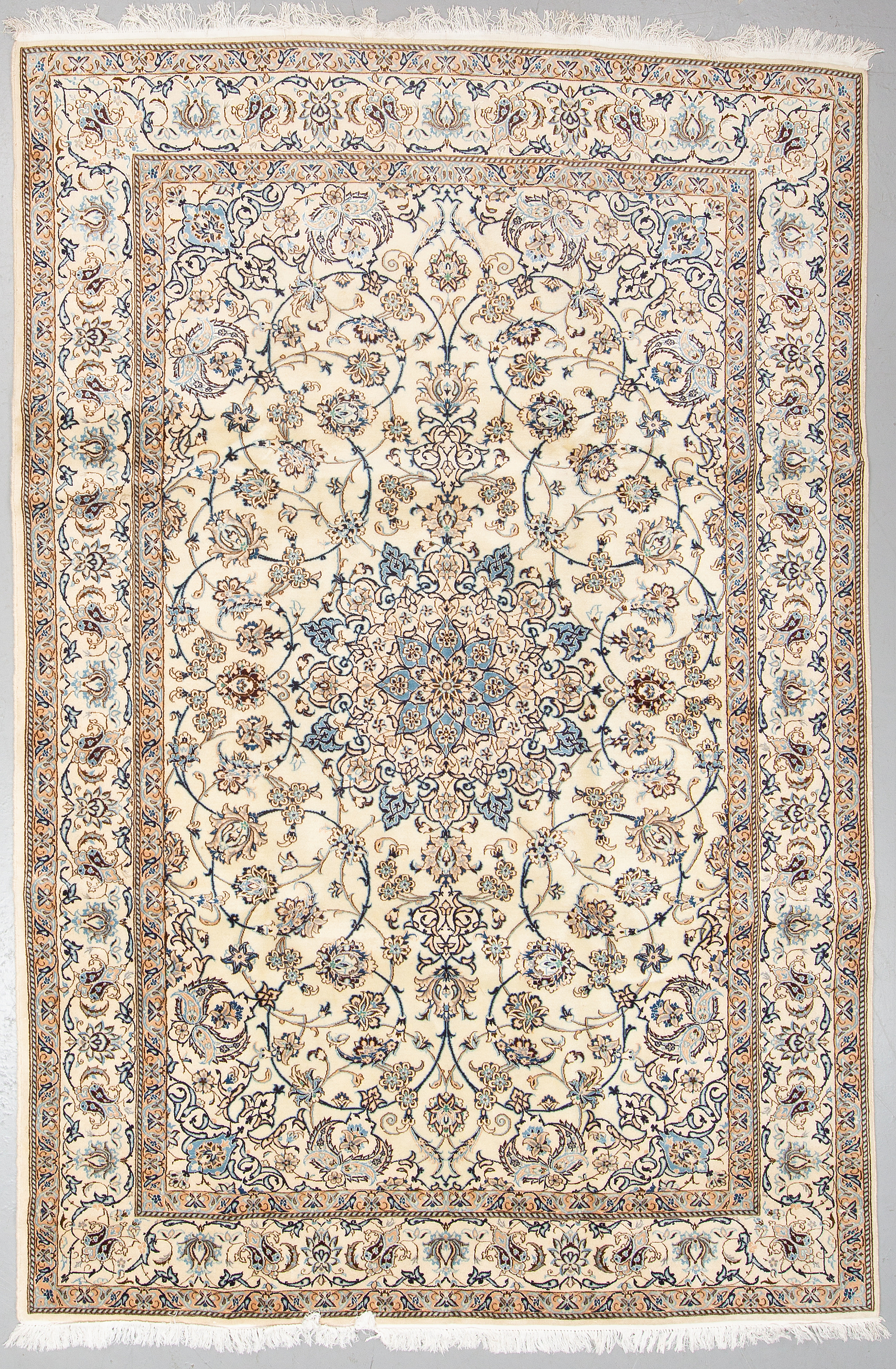 A carpet, Nain part silk 307 x 206 cm. - Bukowskis