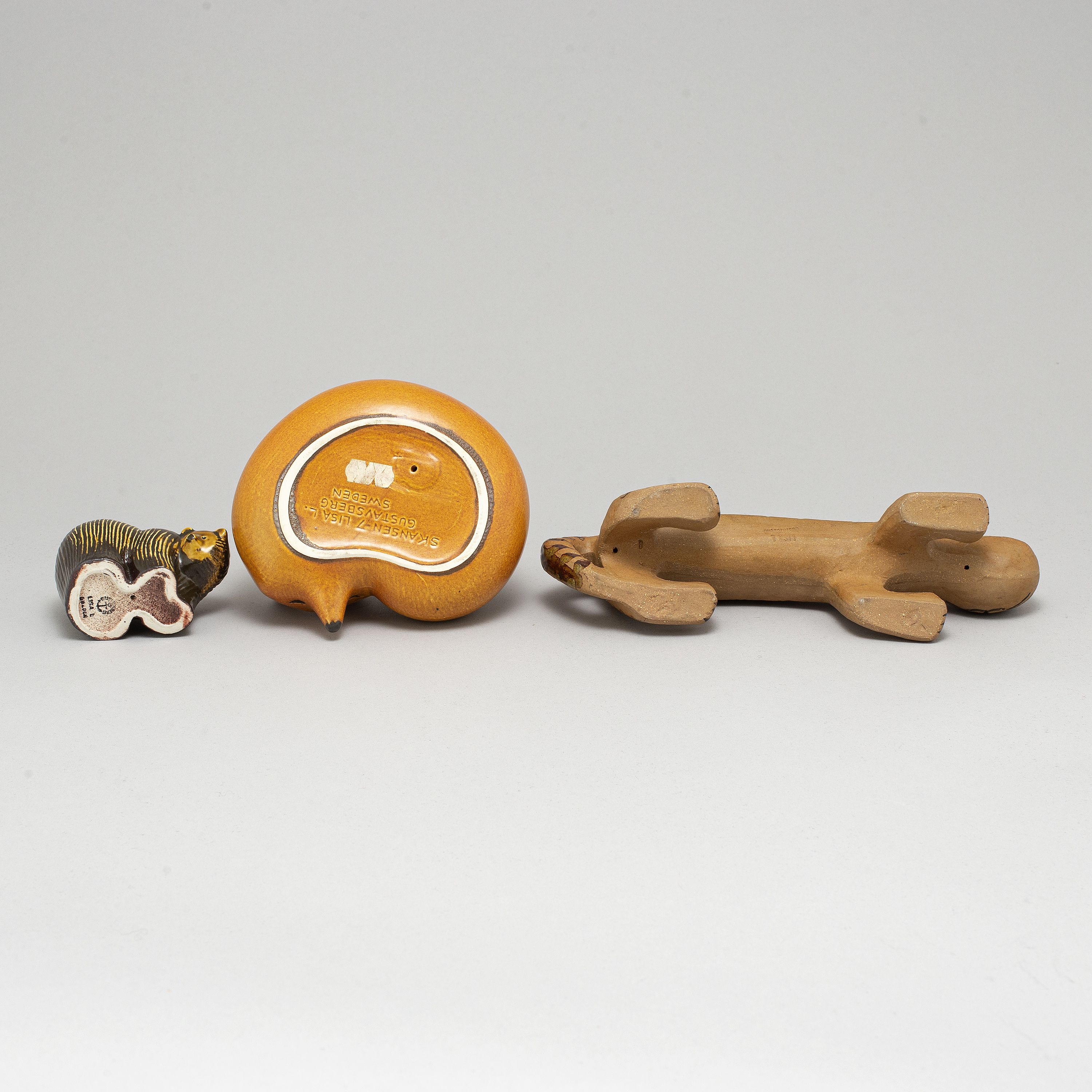 A set of three stoneware sculptures by Lisa Larson for Gustavsberg. - Bukowskis
