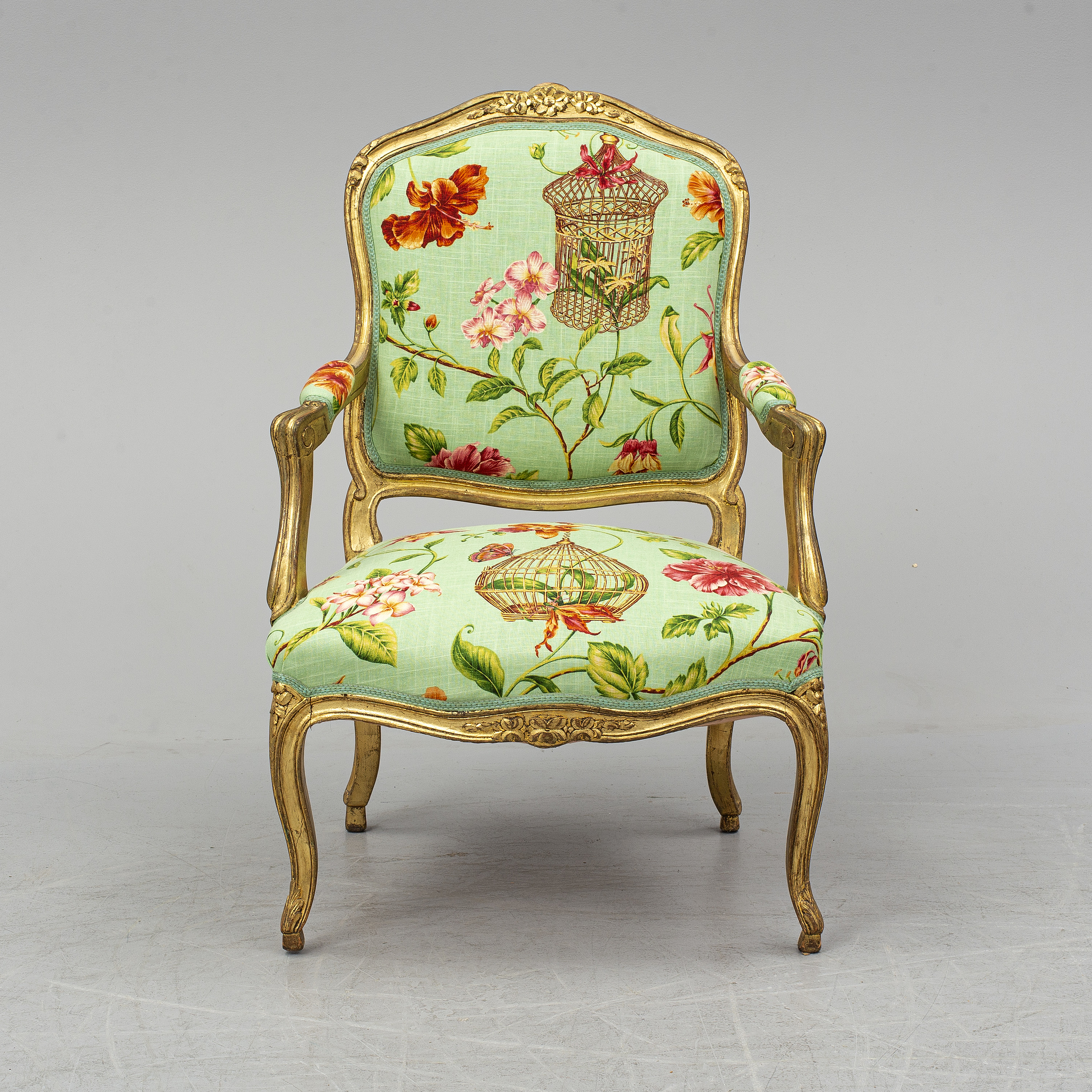 A late 20th century rococo-style armchair. - Bukowskis