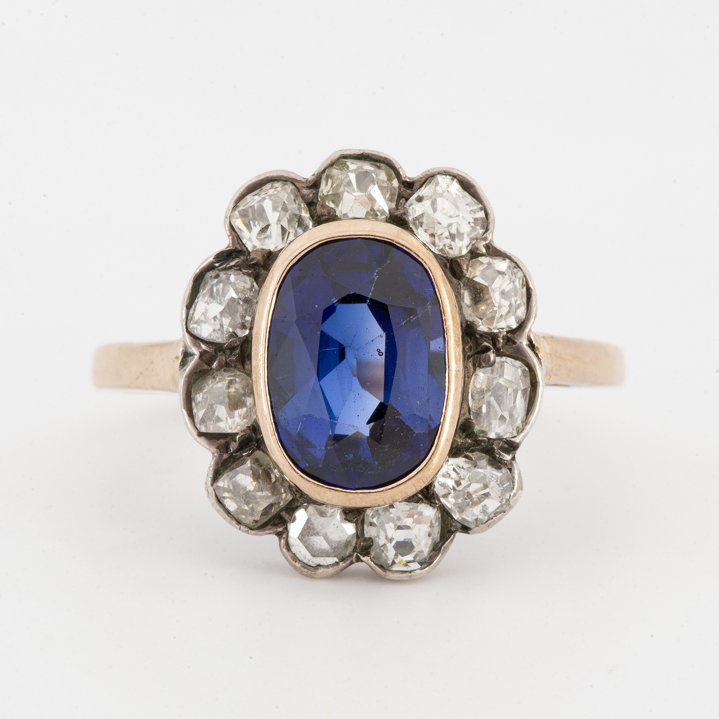 RING, med syntetisk safir och gammalslipade diamanter. - Bukowskis