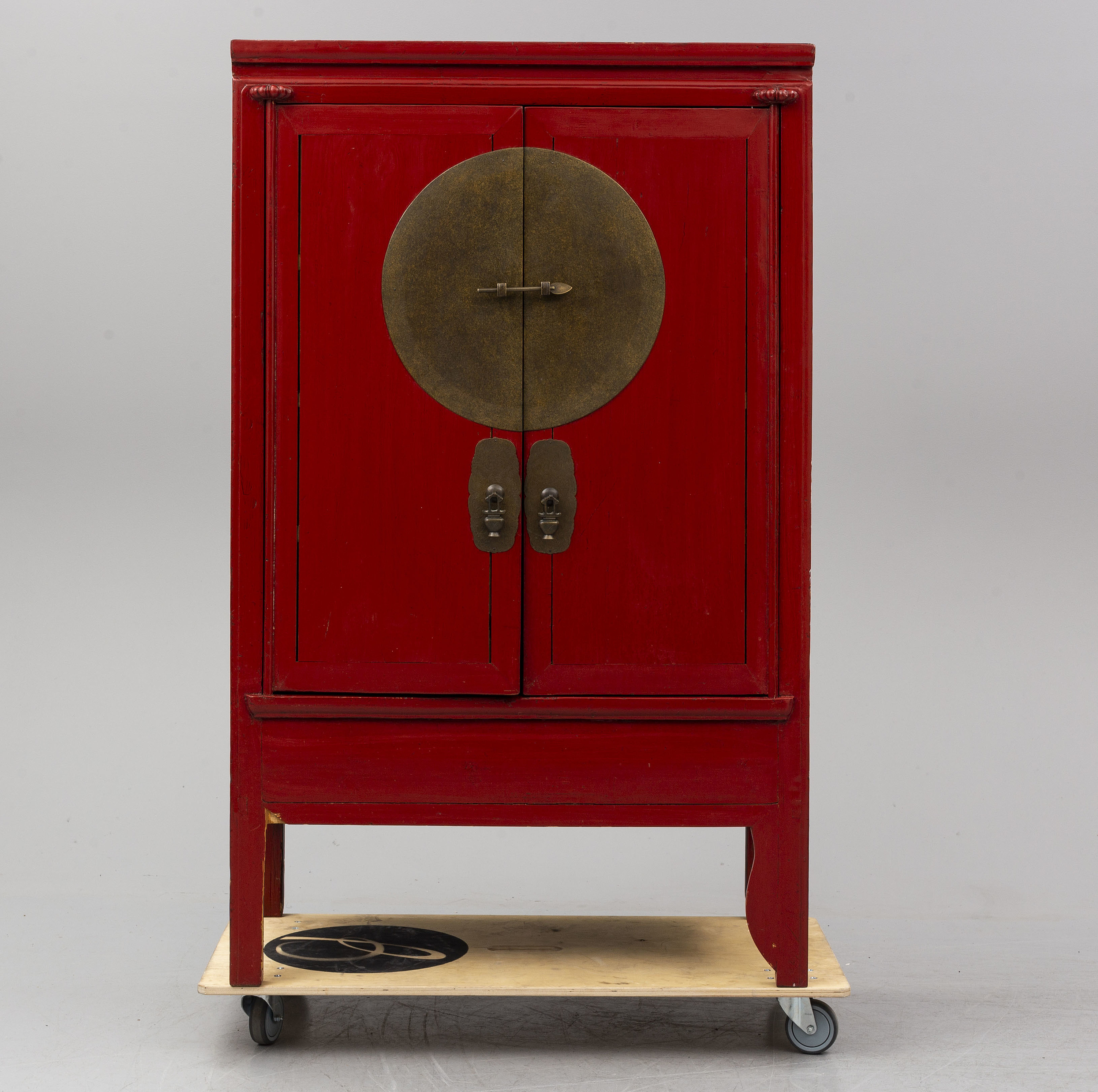A modern chinese cupboard. - Bukowskis