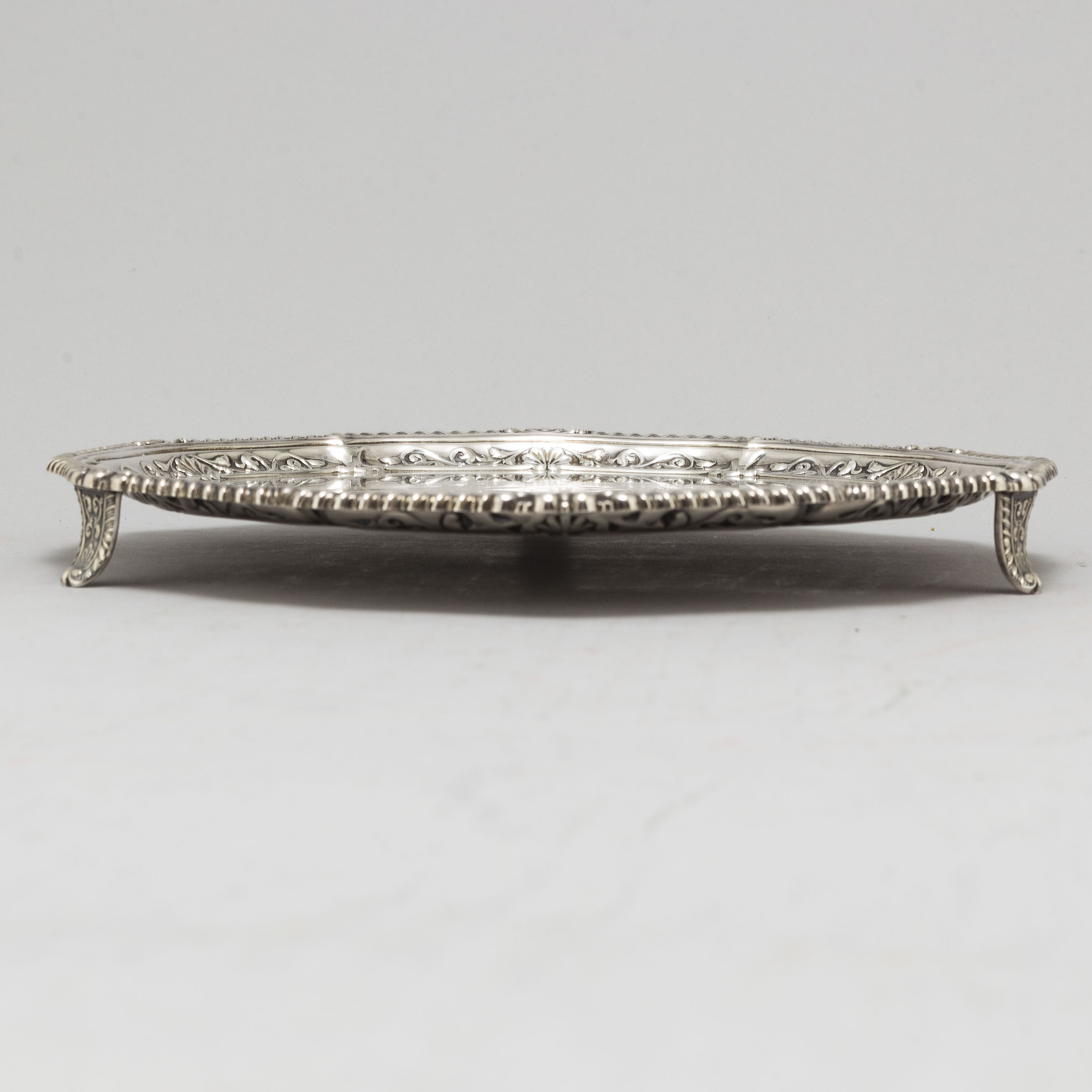 GEORGE JACKSON & DAVID FULLERTON, SALVER, silver, London, 1900. - Bukowskis