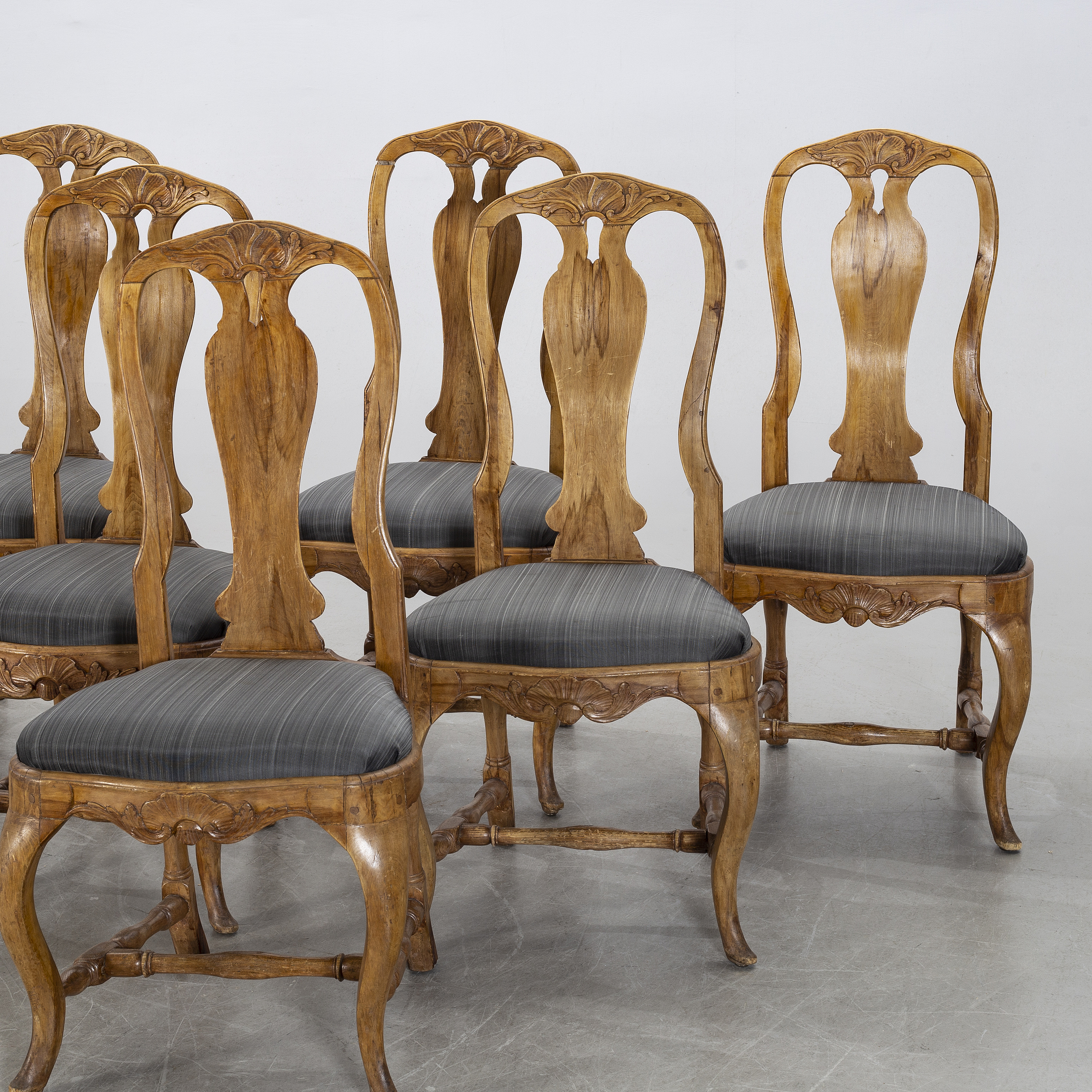 A set of six Swedish rococo chairs mid 1700's. - Bukowskis