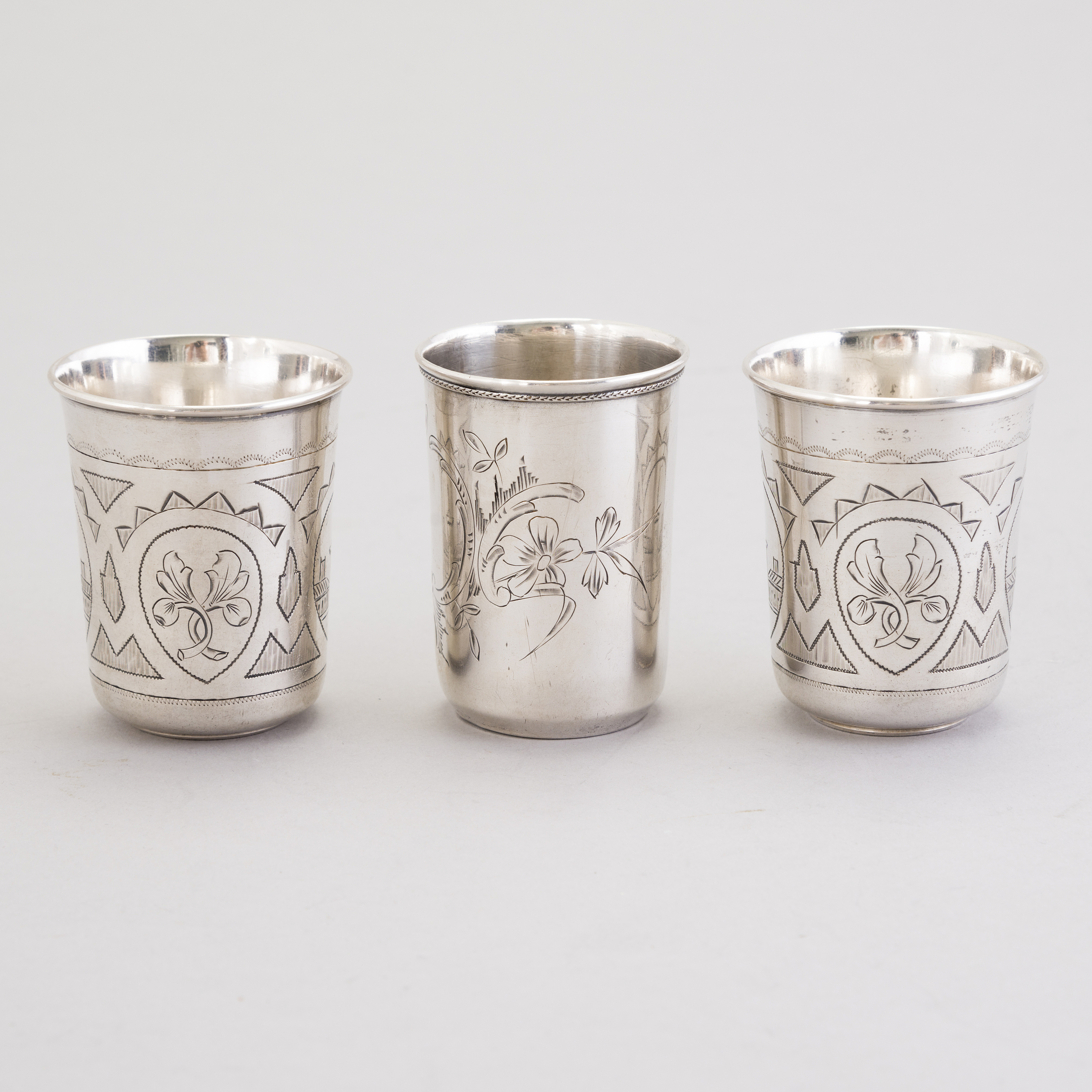 THREE RUSSIAN SILVER BEAKERS. - Bukowskis