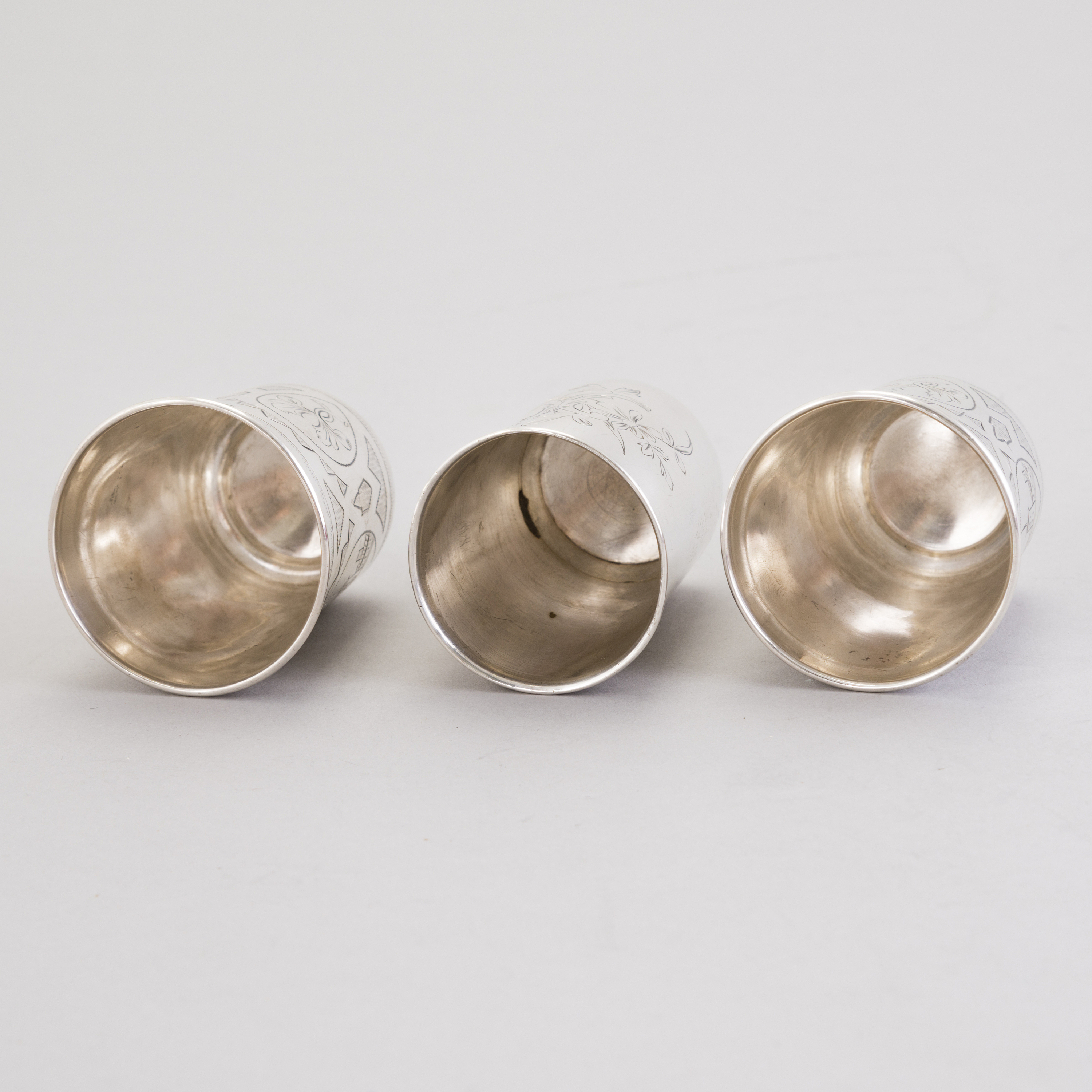 THREE RUSSIAN SILVER BEAKERS. - Bukowskis