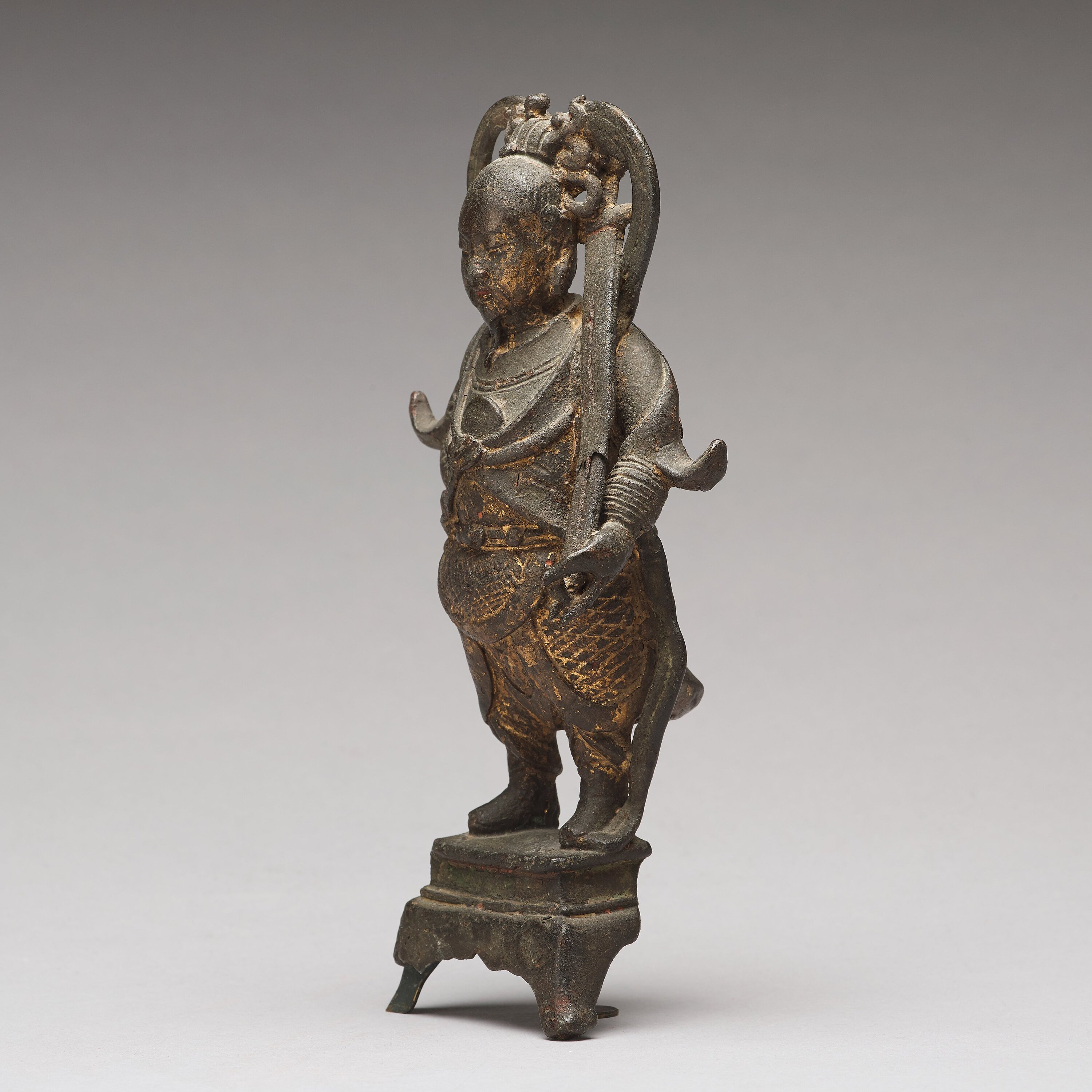 A bronze sculpture of a warrior, Ming dynasty (1368-1644). - Bukowskis