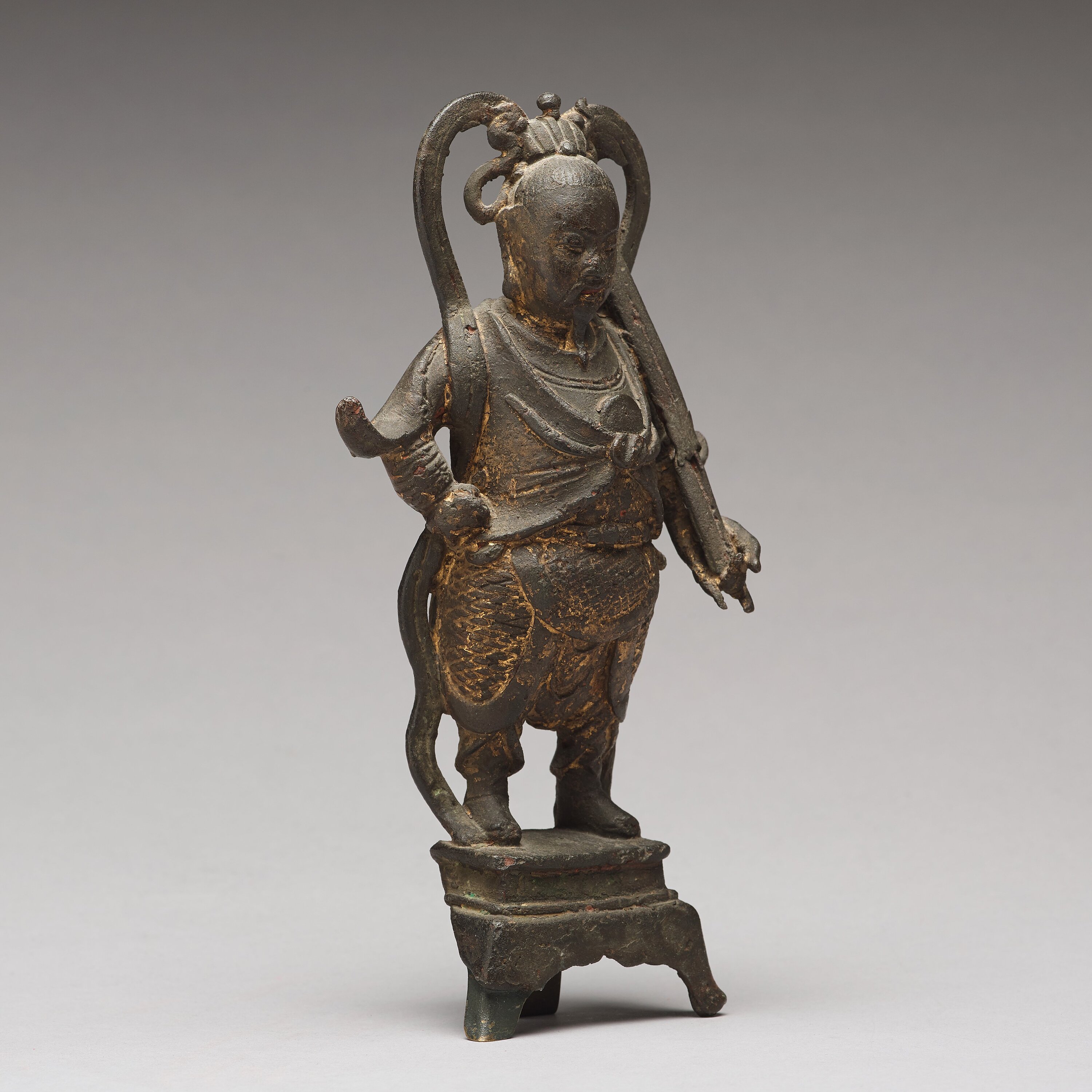 A bronze sculpture of a warrior, Ming dynasty (1368-1644). - Bukowskis