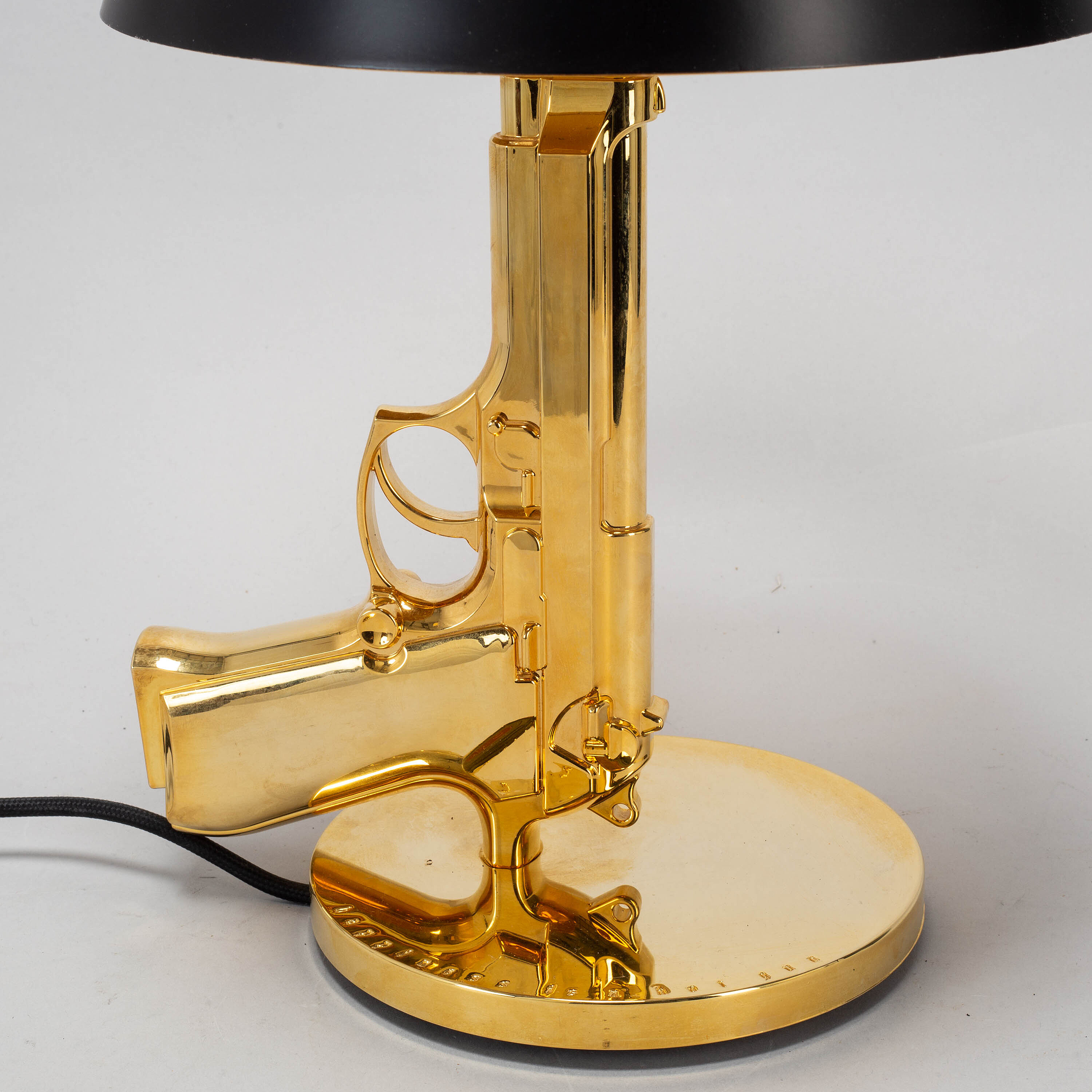 PHILIPPE STARCK, BORDSLAMPA, "Gun bedside Lamp", Flos, formgiven 2005 ...