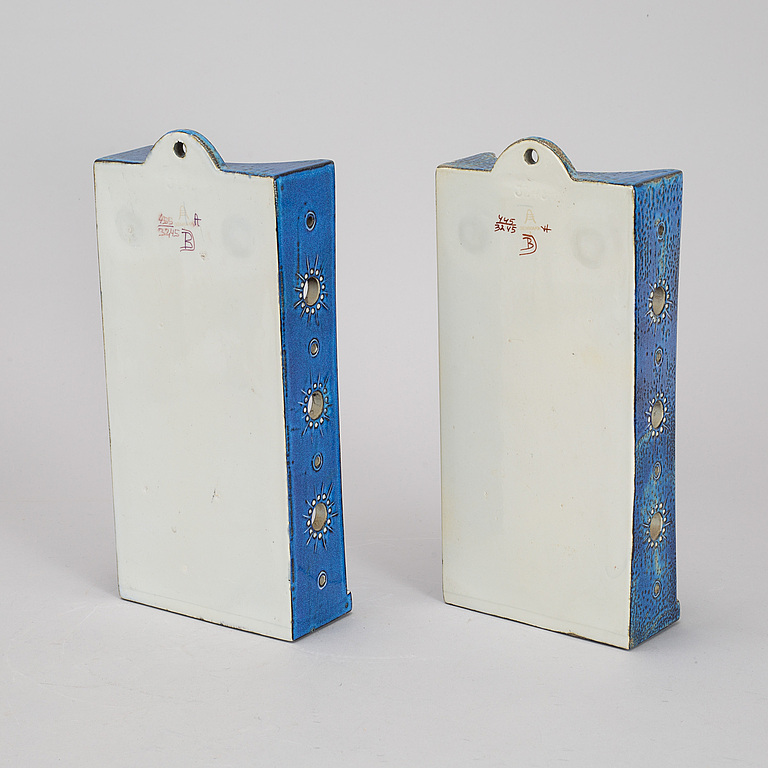 A pair of Berte Jessen lightholders, Alumina, Denmark. - Bukowskis