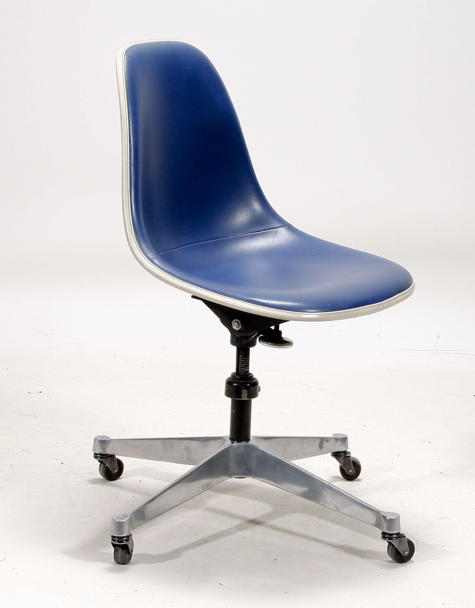 STOL. Design Eames "Task Chair". - Bukowskis