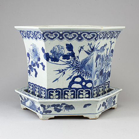 A blue and white flower pot with stand, Qing dynasty, Qianlong (1736-95 ...