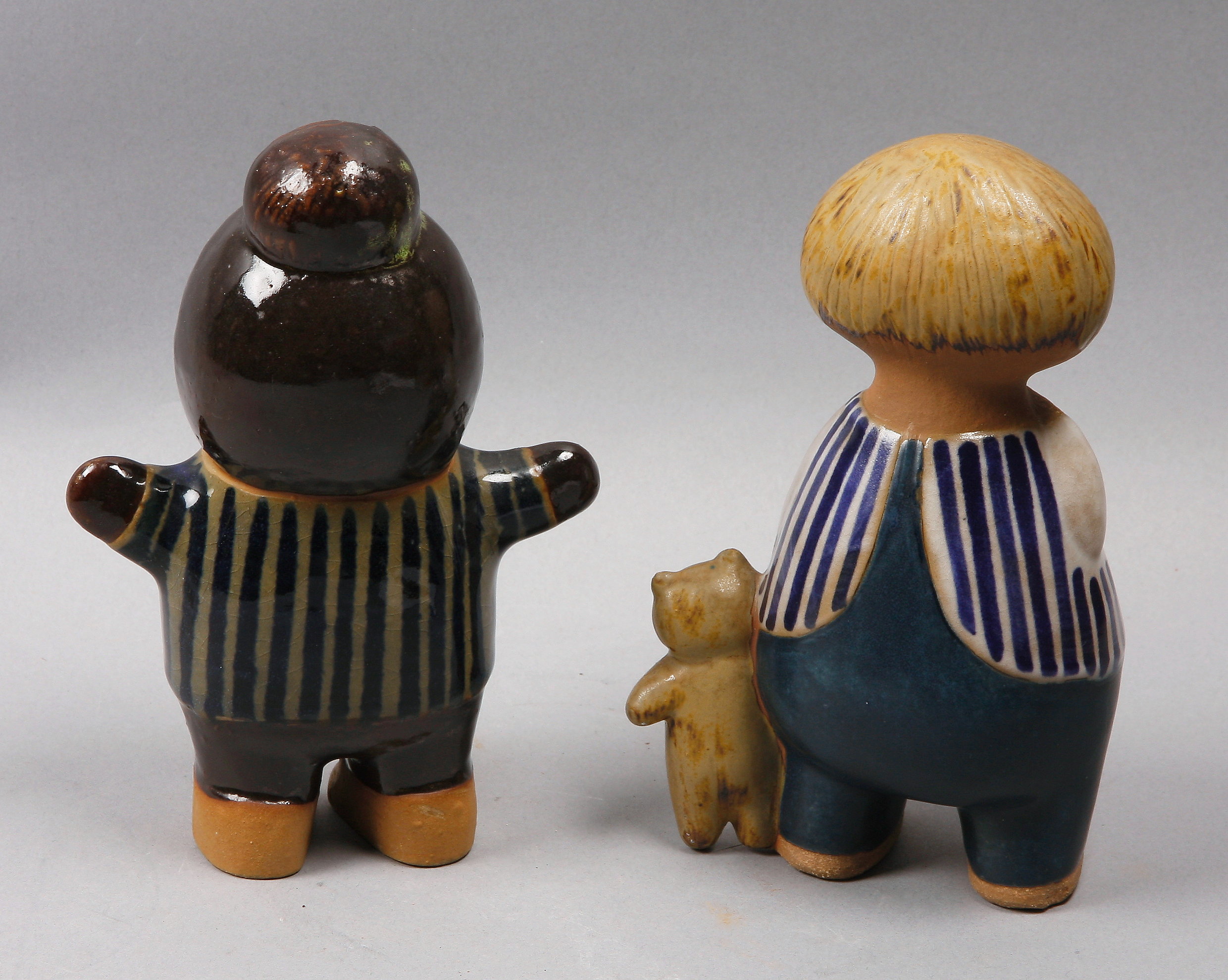 FIGURINER, 2 st. Stengods. Lisa Larson, Gustavsberg. Sign. - Bukowskis