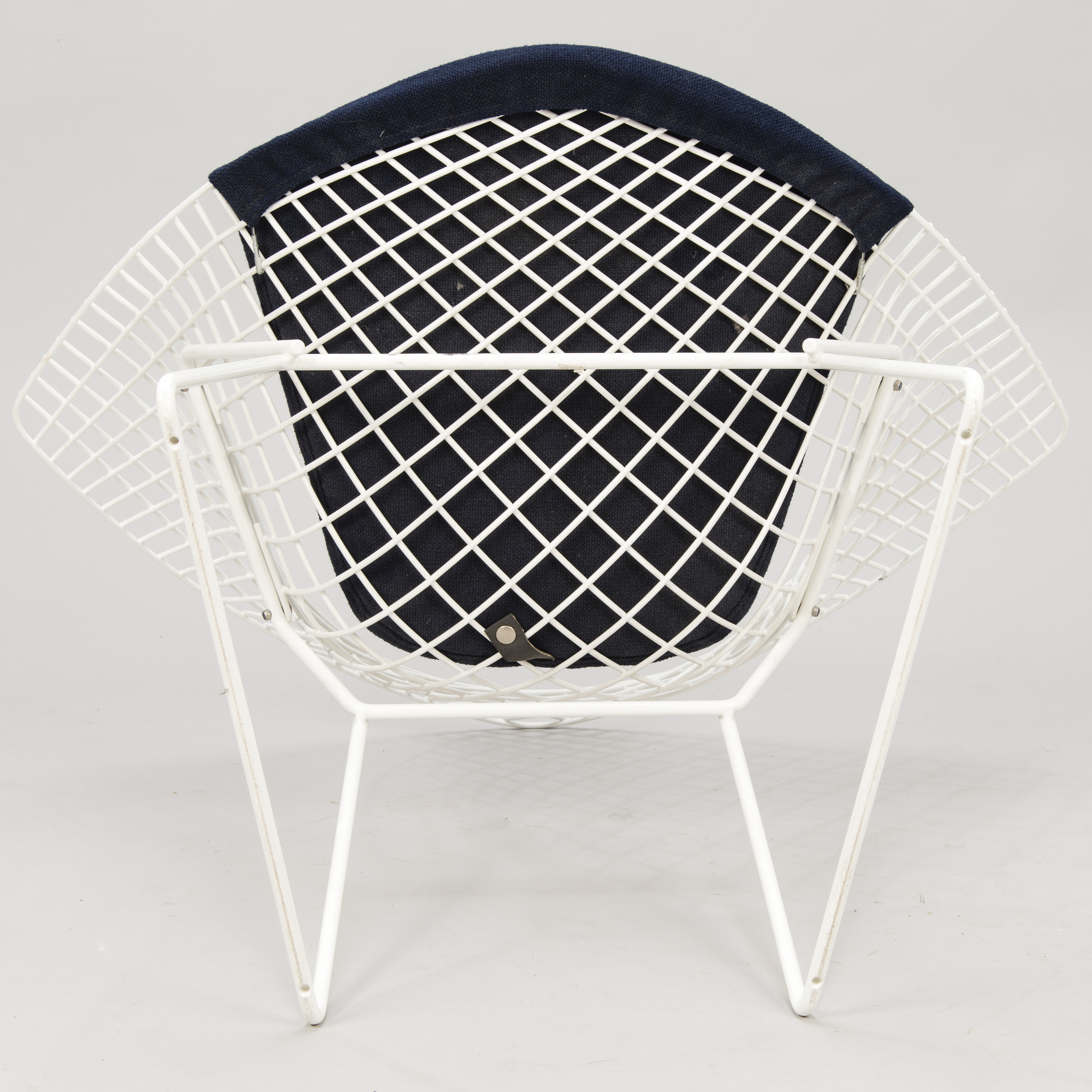 A Harry Bertoia "Diamond Chair". - Bukowskis