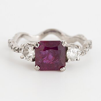Ruby and brilliant-cut diamond ring. - Bukowskis