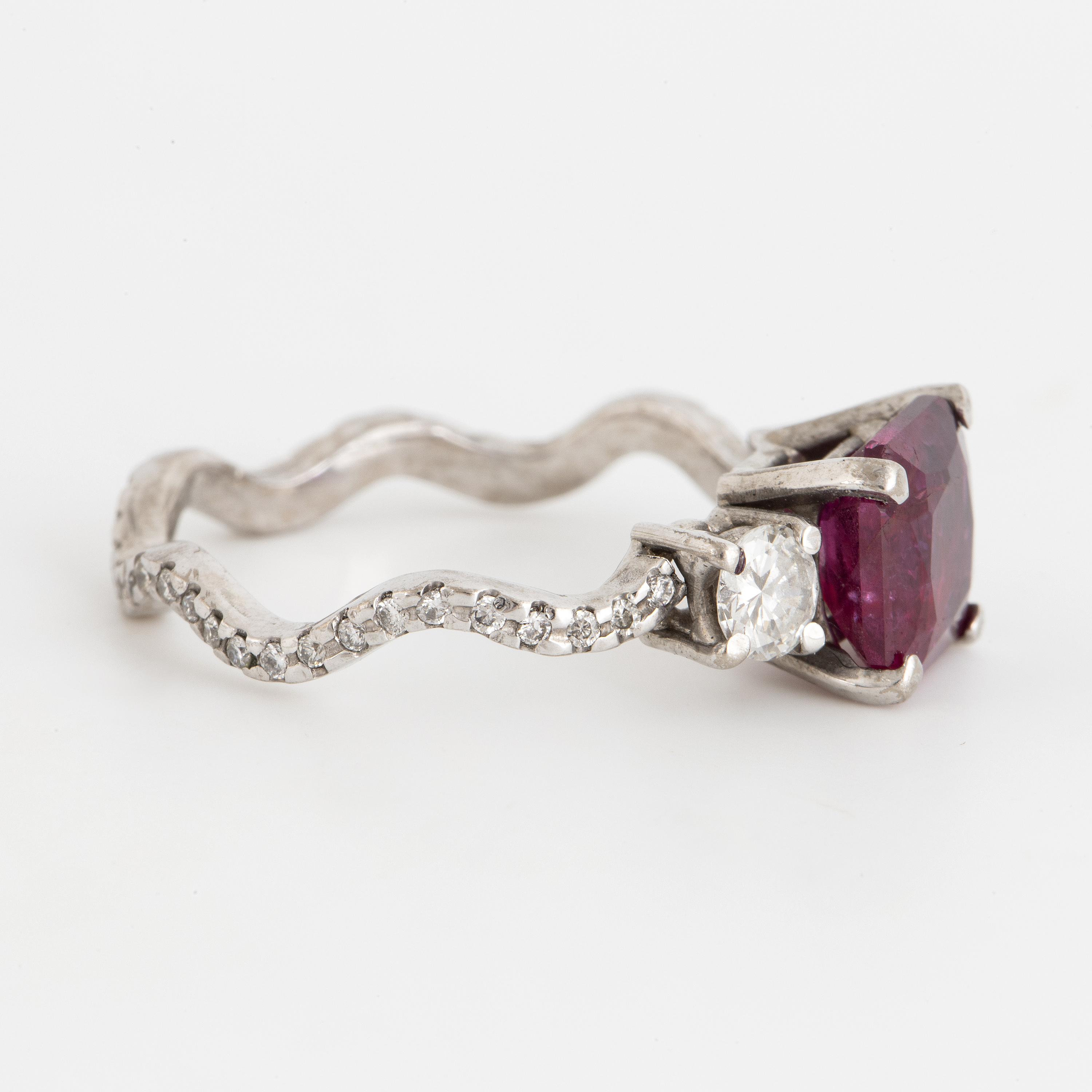 Ruby and brilliant-cut diamond ring. - Bukowskis