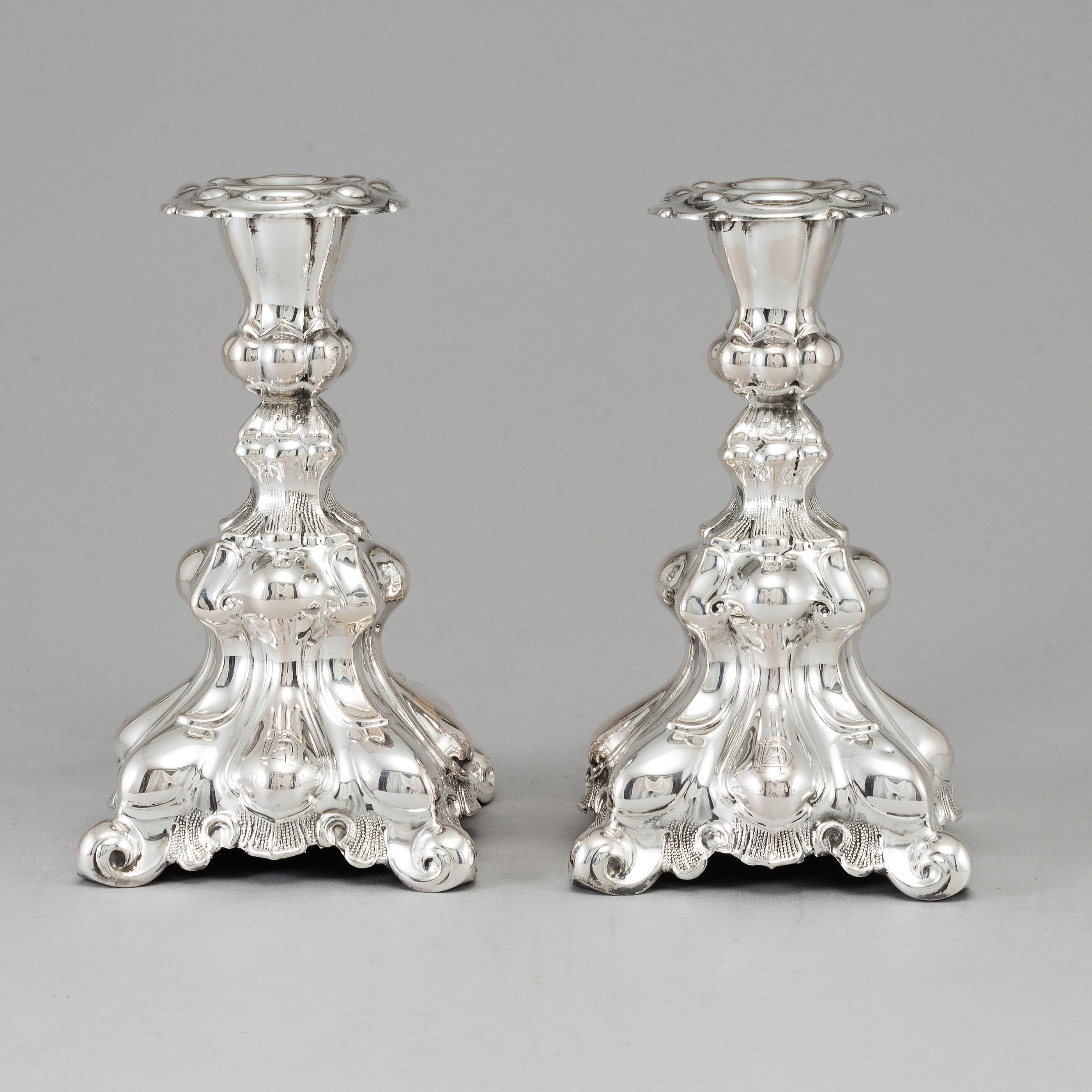 A pair of silver candle sticks. - Bukowskis