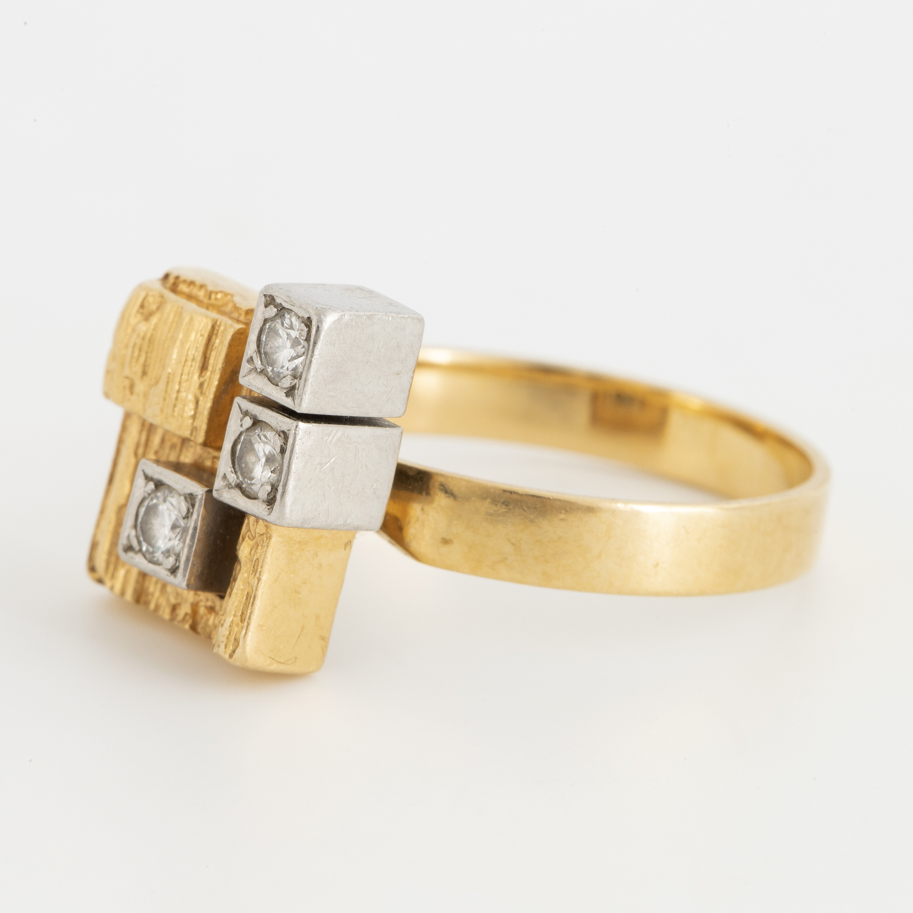 Lapponia ring 18K gold with round brilliant-cut diamonds. - Bukowskis