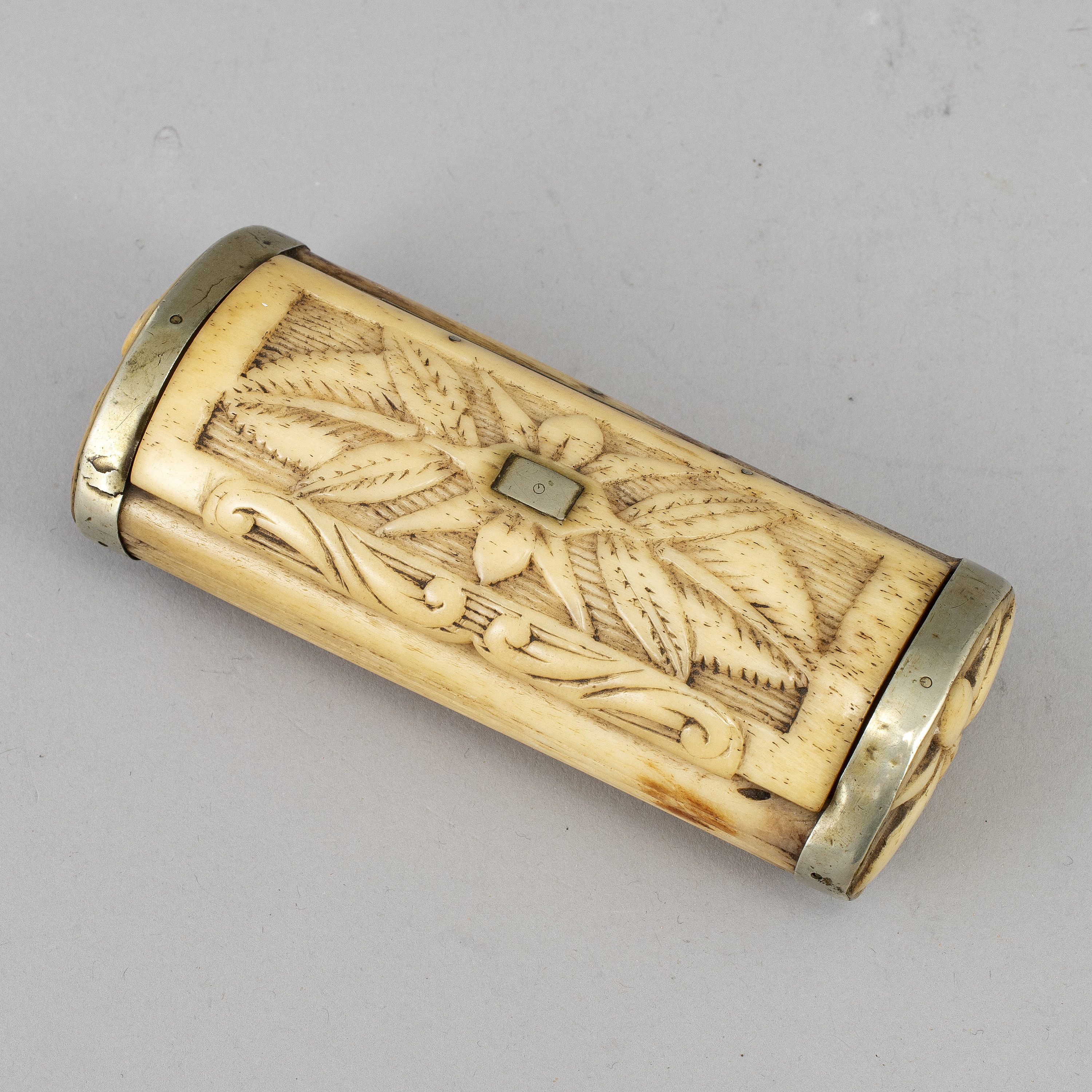 An bone snuff box, 18th/19th century. - Bukowskis