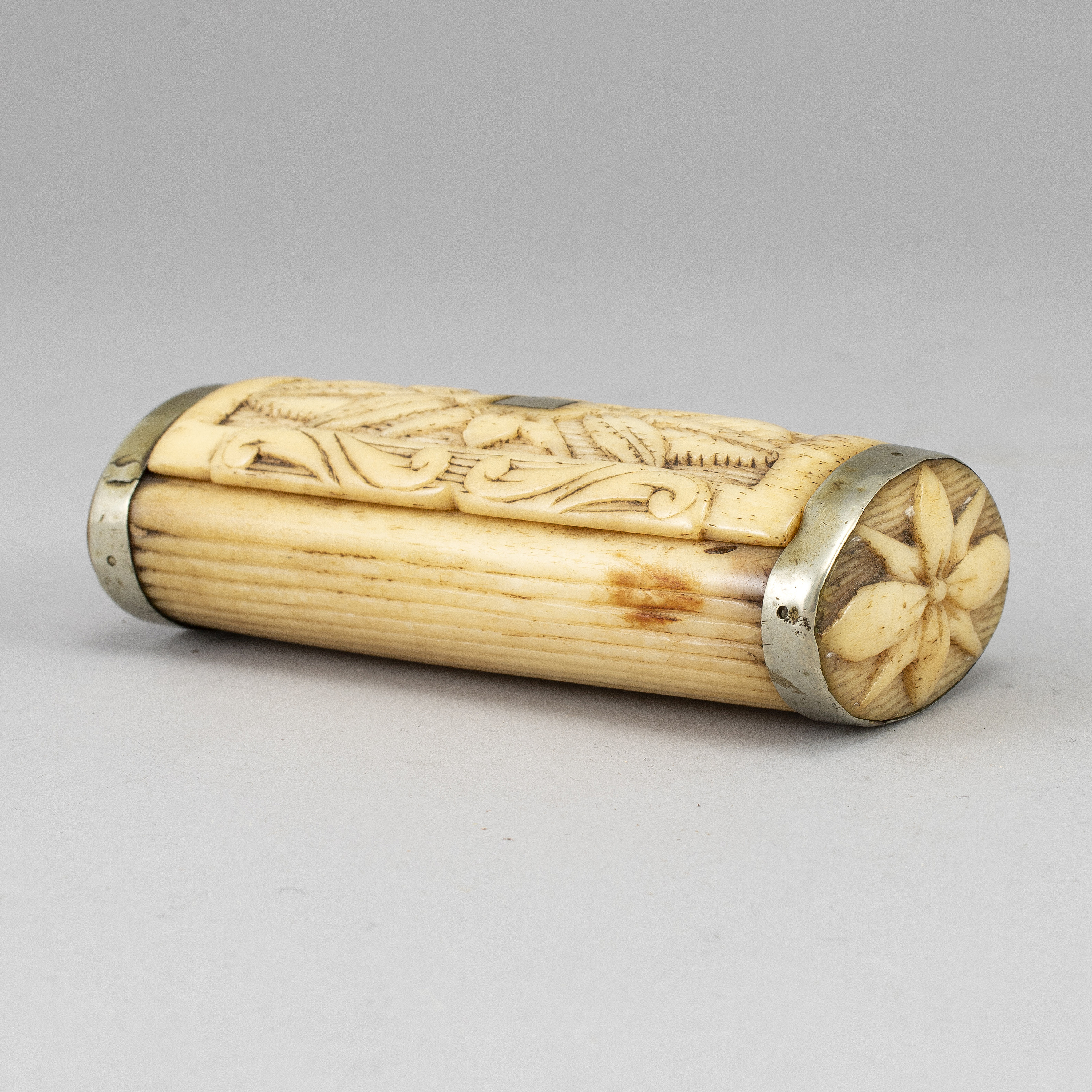An bone snuff box, 18th/19th century. - Bukowskis