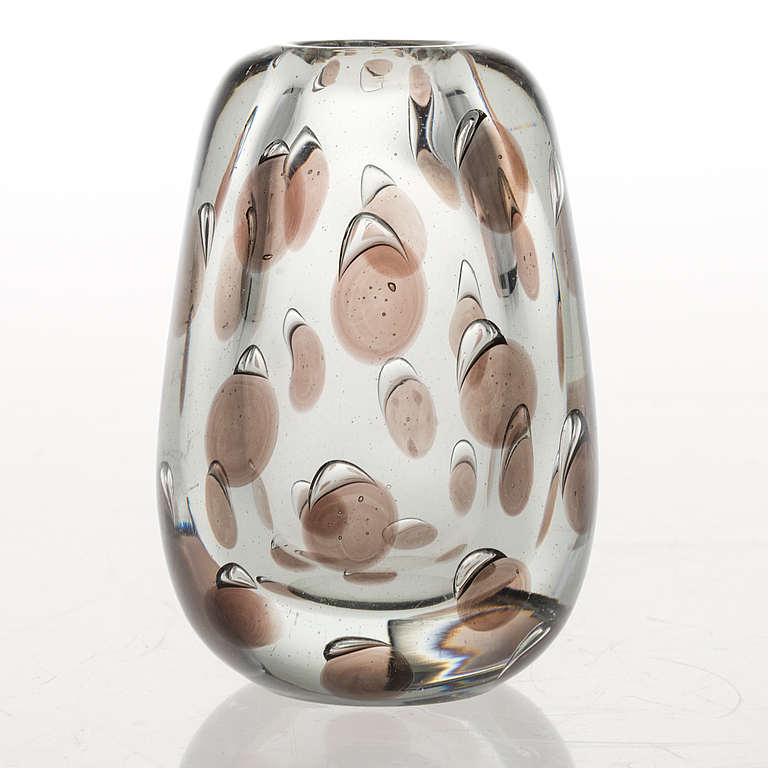 SAARA HOPEA, A 'Panther' glass vase, signed S. Hopea, Nuutajärvi Notsjö ...