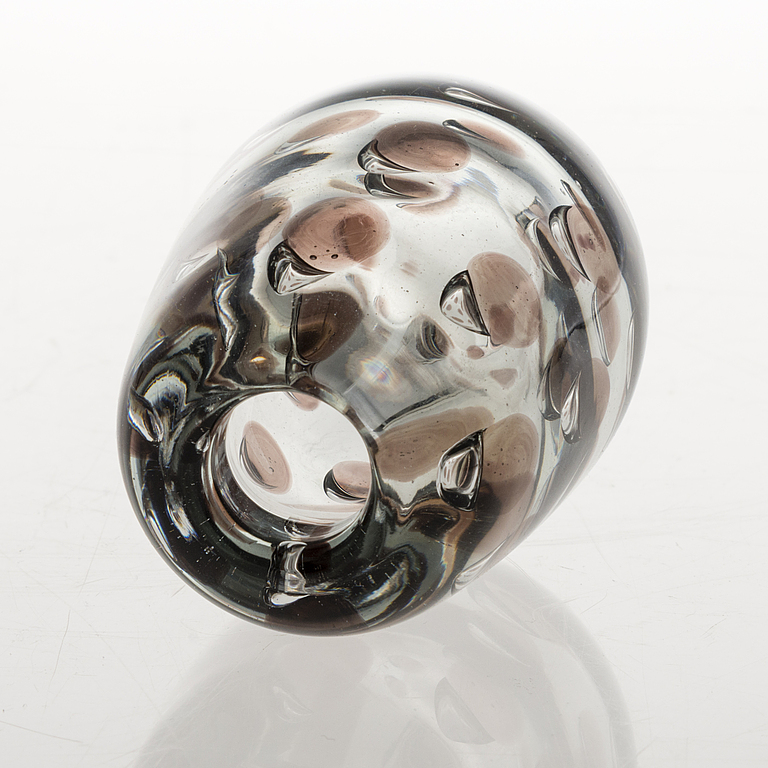 SAARA HOPEA, A 'Panther' glass vase, signed S. Hopea, Nuutajärvi Notsjö ...