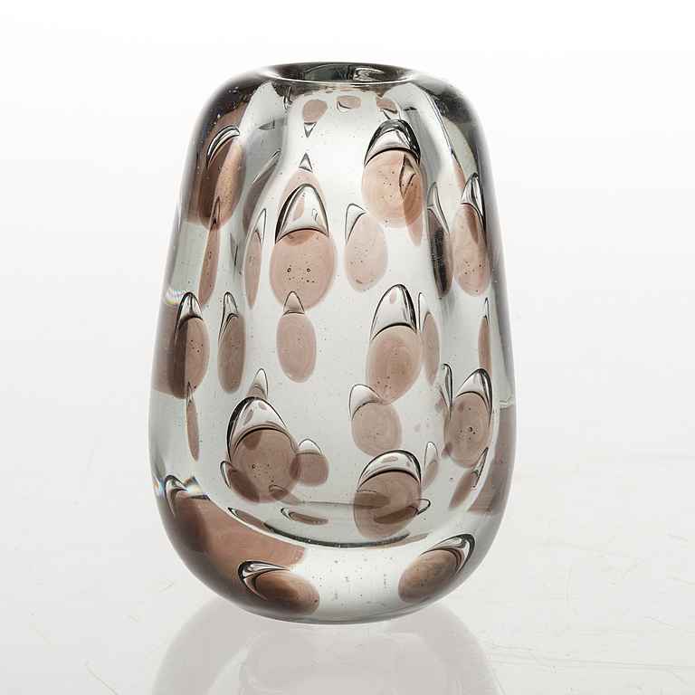 SAARA HOPEA, A 'Panther' glass vase, signed S. Hopea, Nuutajärvi Notsjö ...