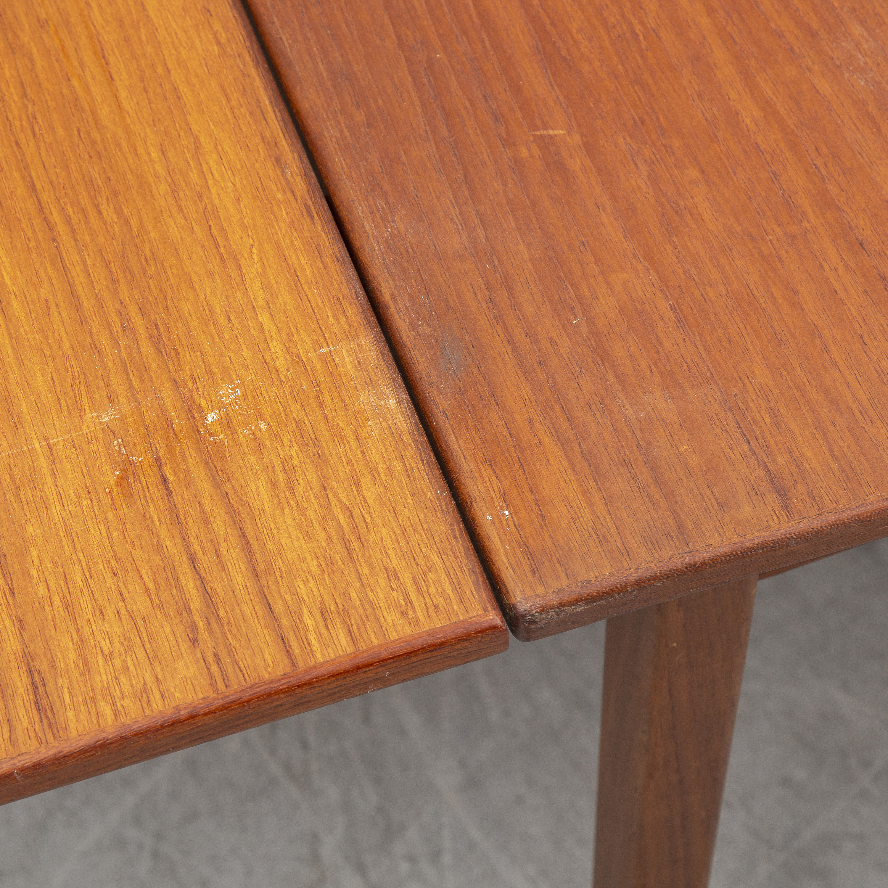 MATBORD, teak, 1900-talets andra hälft. - Bukowskis