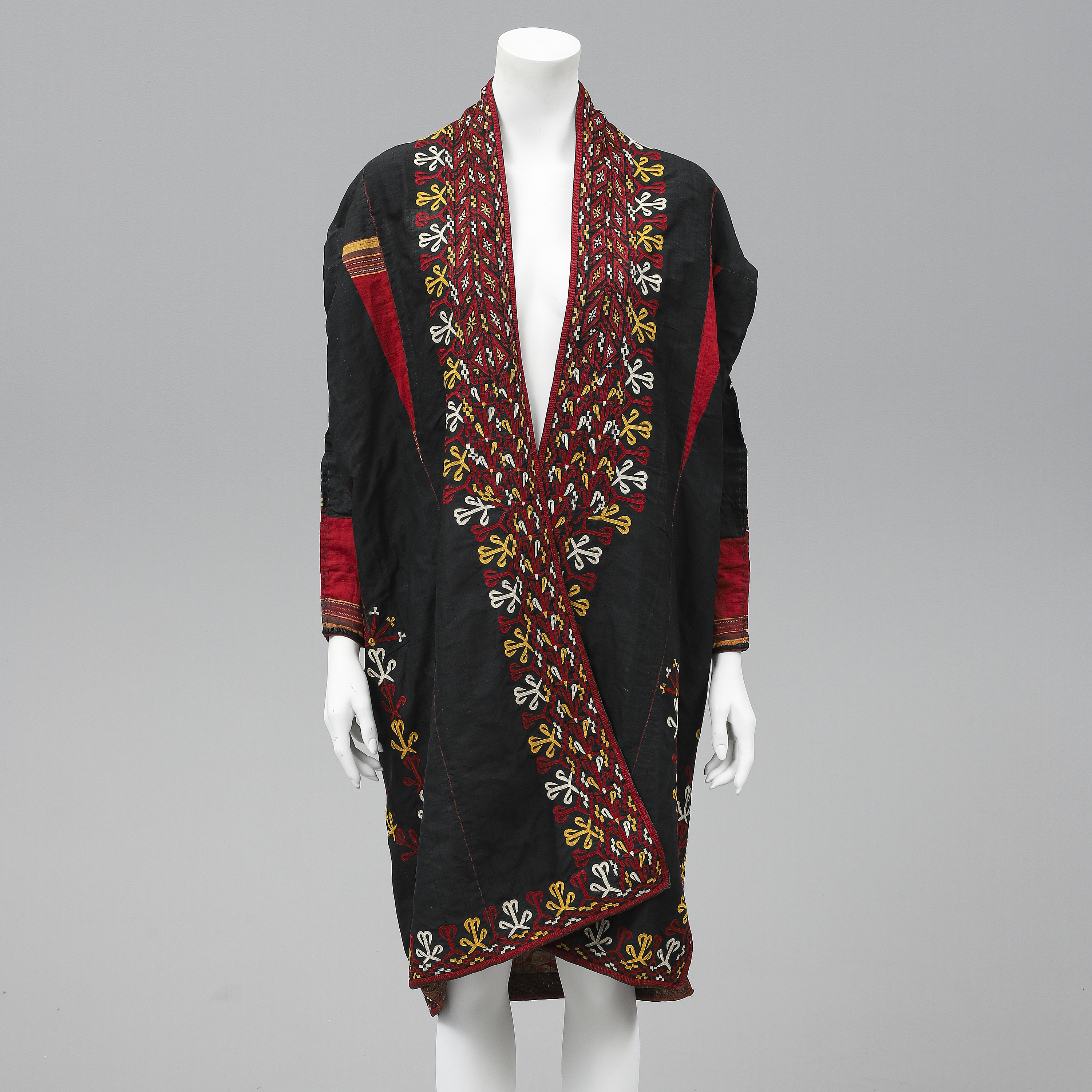 A WOMAN'S MANTLE (Chyrpy), silk, height 104,5 cm, Tekke, Turkmenistan ...